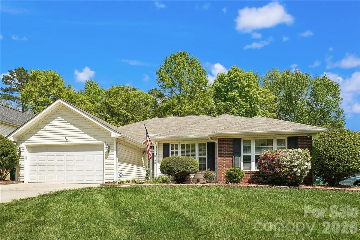 Photo 2 of 2127 Candlelight Woods Drive, Matthews, NC