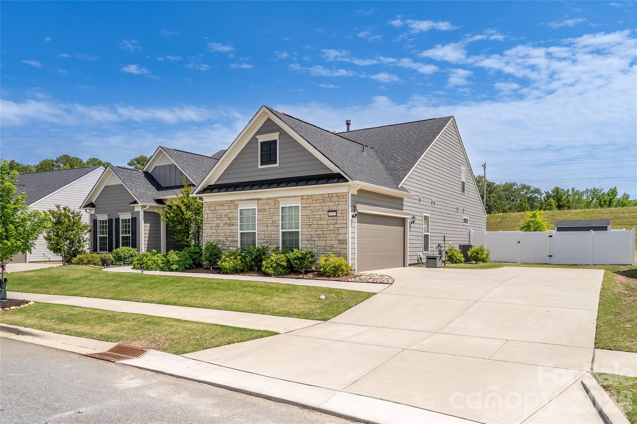 Photo 2 of 13712 Berkley Avenue, Huntersville, NC