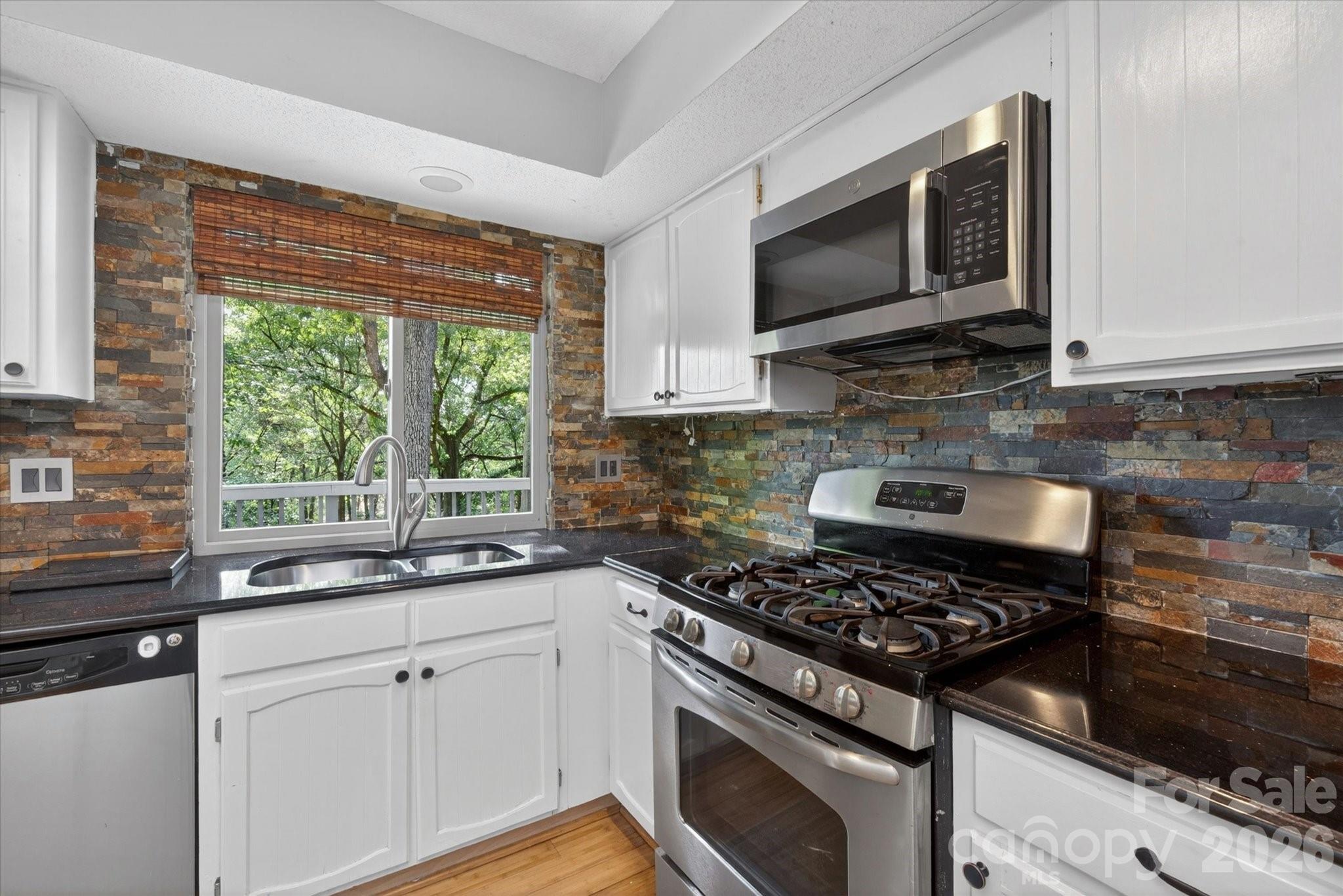 Photo 19 of 7611 Robin Crest Road, Charlotte, NC