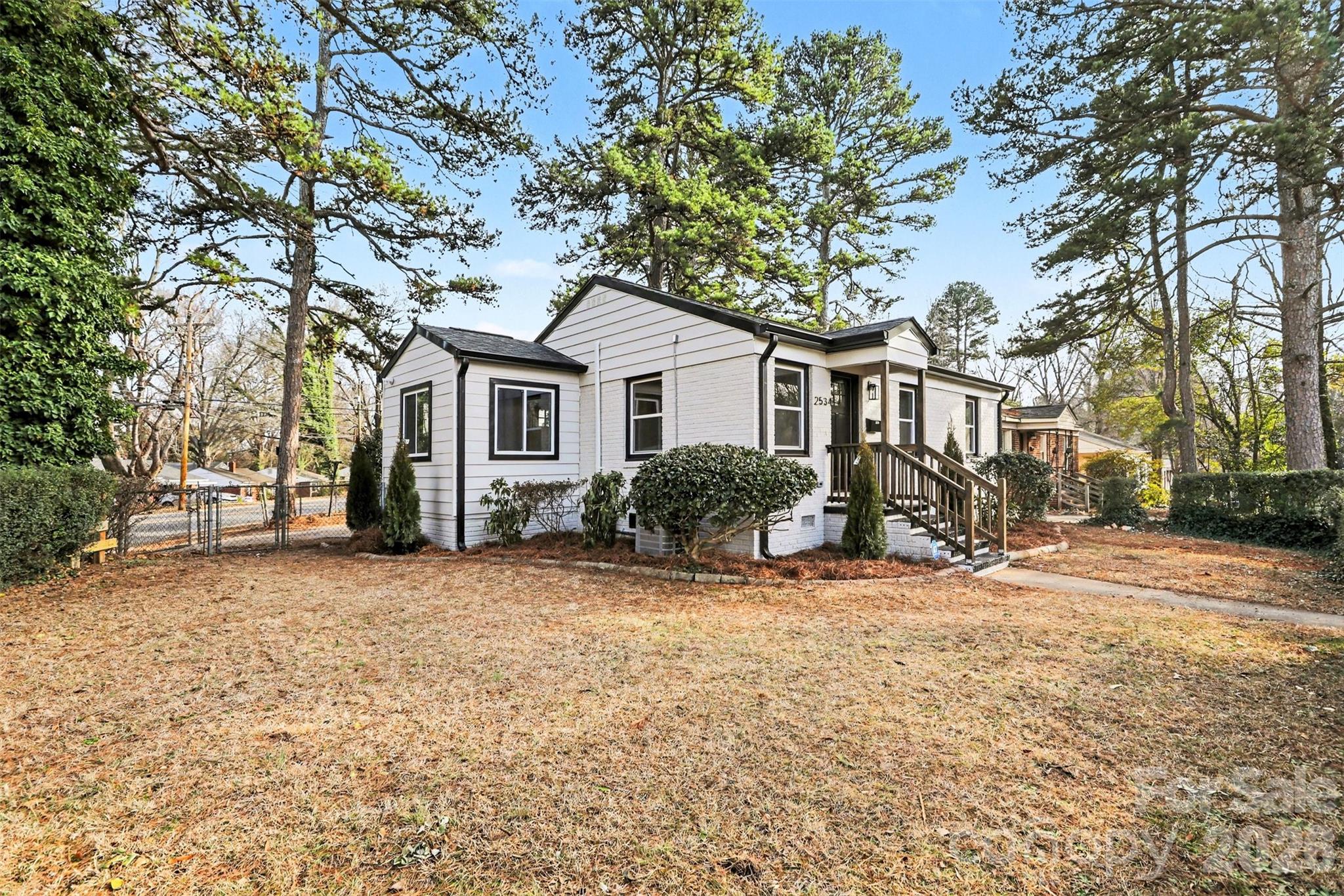 Photo 3 of 2534 Druid Hills Way, Charlotte, NC