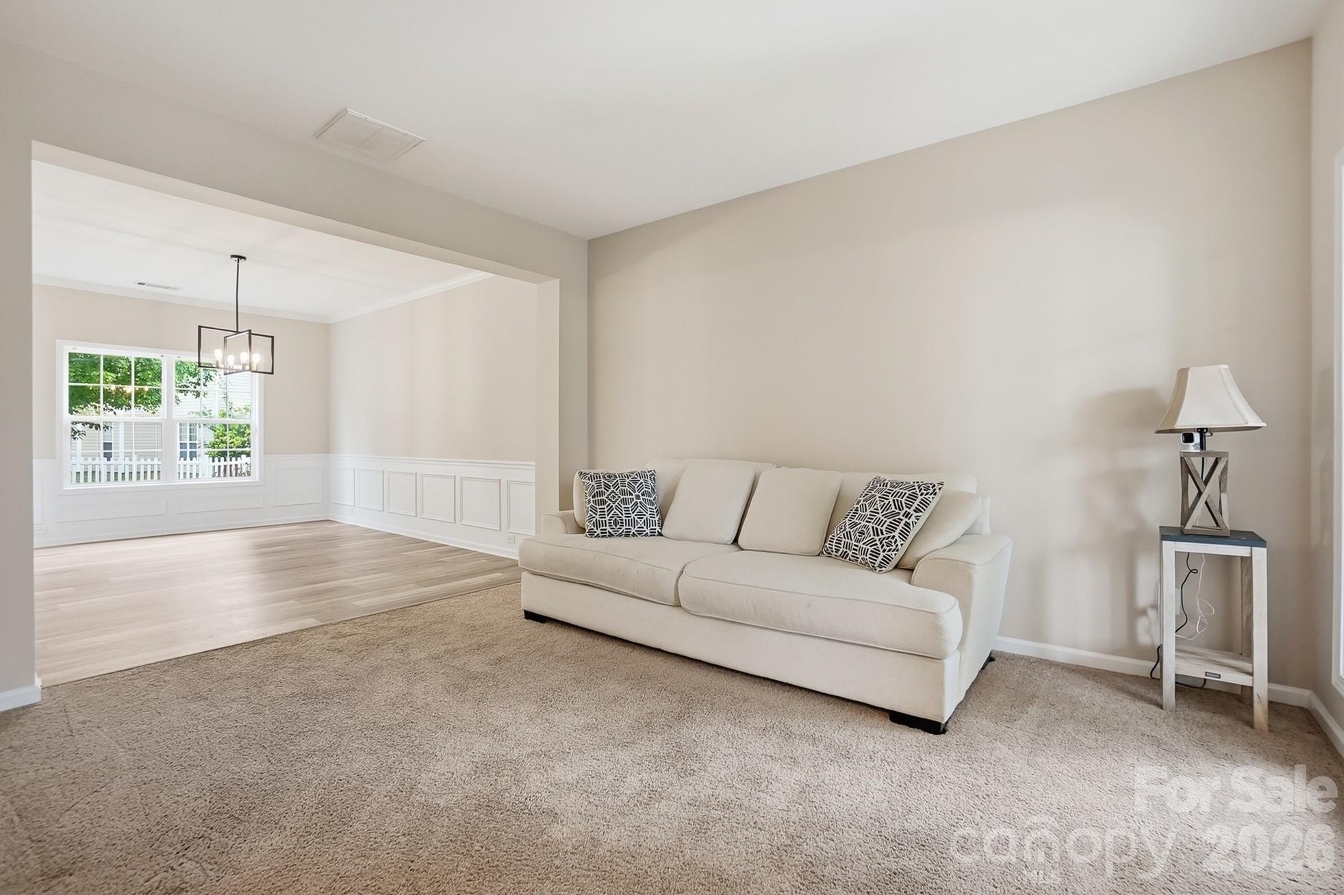 9013 Gailes Drive, Charlotte, NC - photo 5 of 42