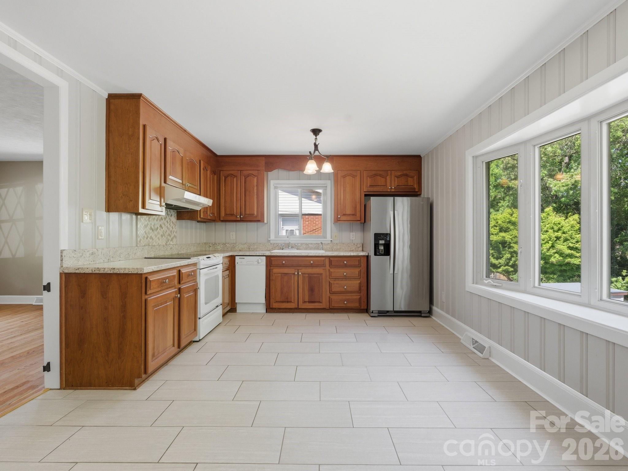 7401 Woodstream Drive, Charlotte, NC - photo 7 of 40