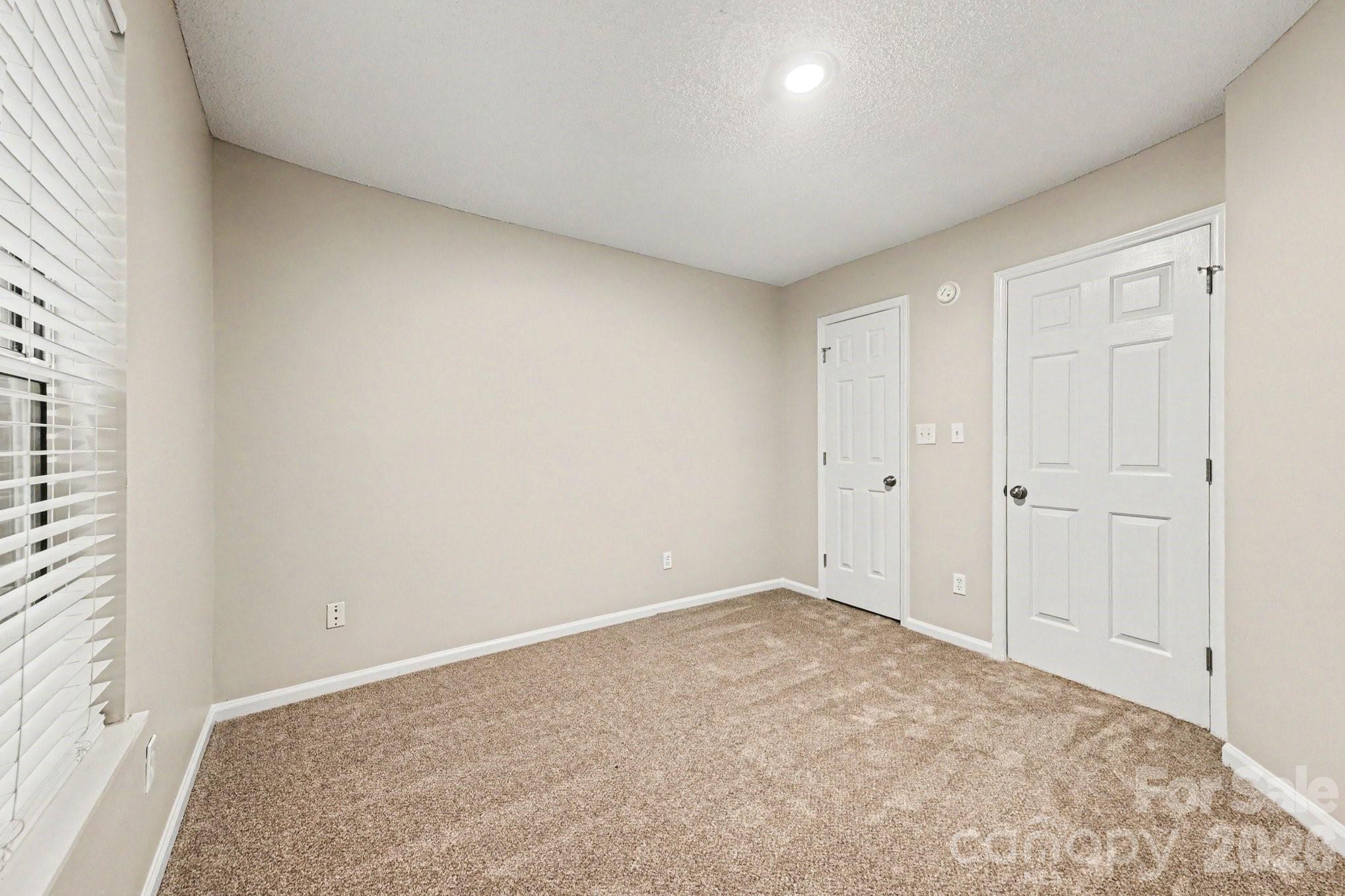 Home for sale at 4619 Kirkgard Trail, Charlotte, NC — photo 6 of 27