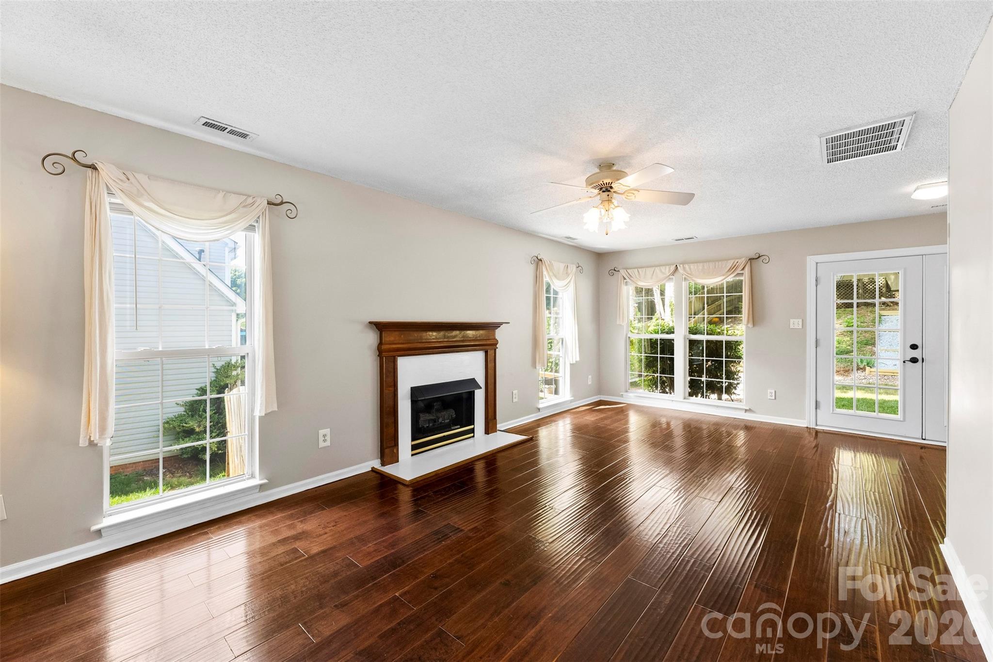 Photo 10 of 15027 Ashlight Drive, Charlotte, NC