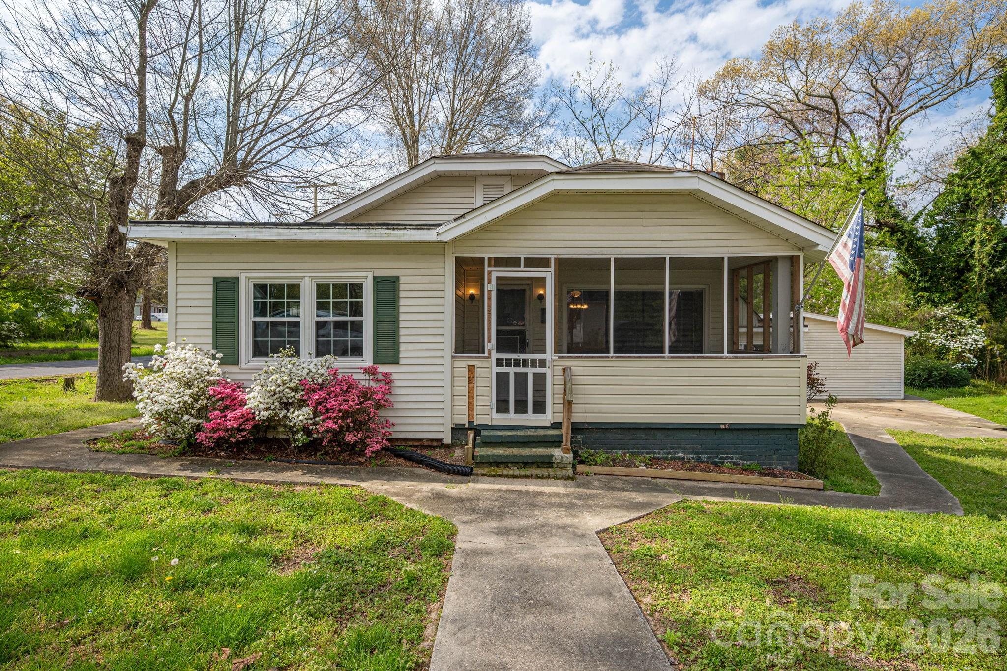 Photo 4 of 111 E Carlton Street, Dallas, NC