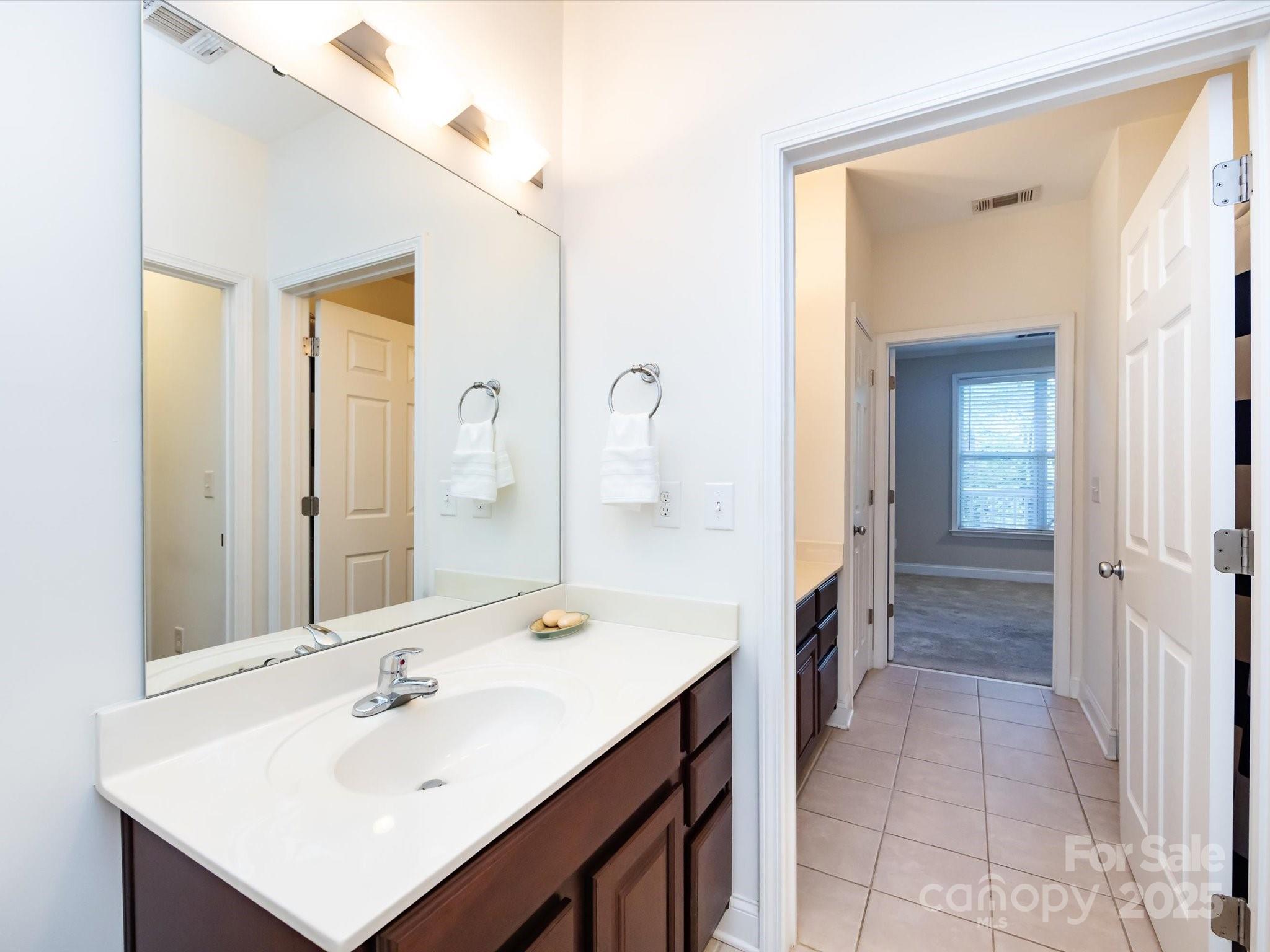 Photo 27 of 1000 E Woodlawn Road216, Charlotte, NC