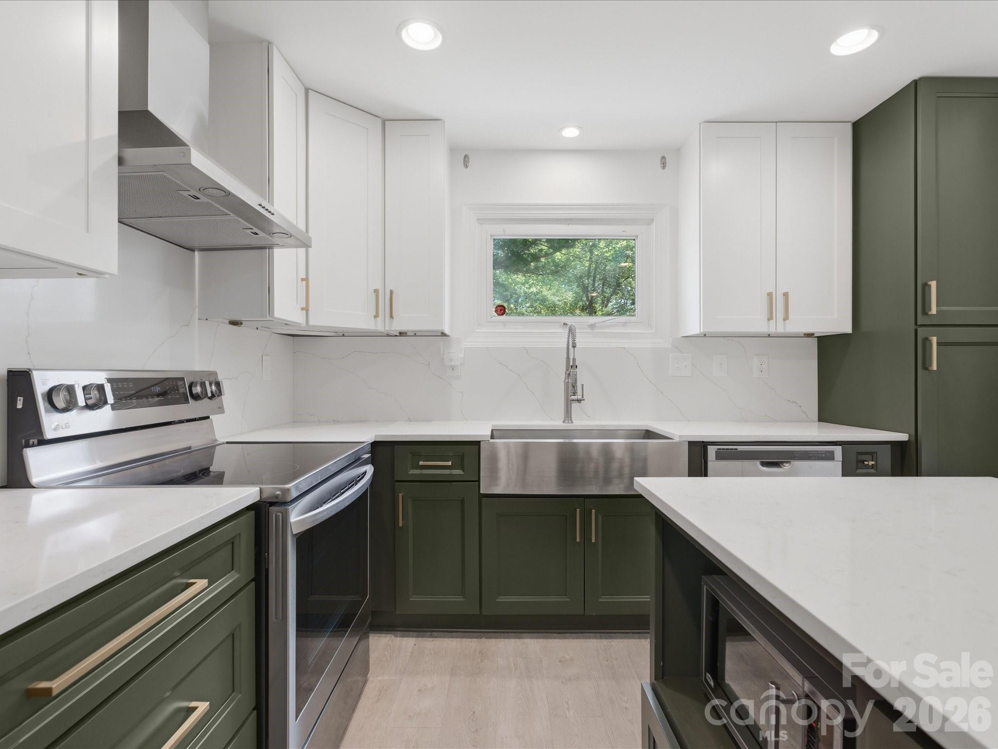 Photo 5 of 3633 Rosehaven Drive, Charlotte, NC