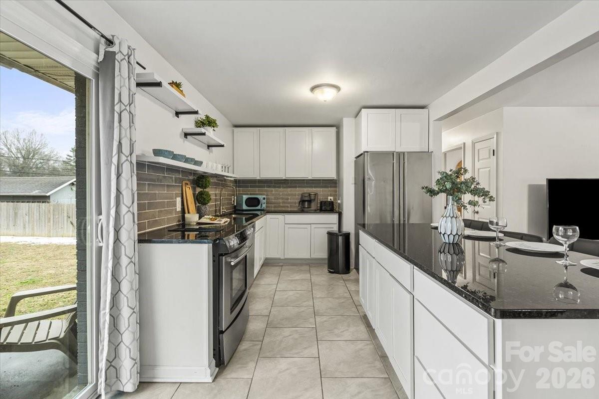 Photo 12 of 4930 Crestmont Drive, Charlotte, NC