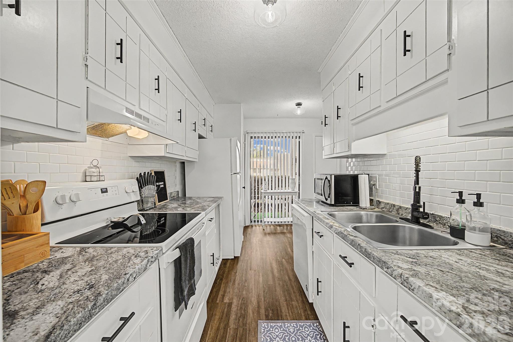 Photo 10 of 7911 Charter Oak Lane, Charlotte, NC