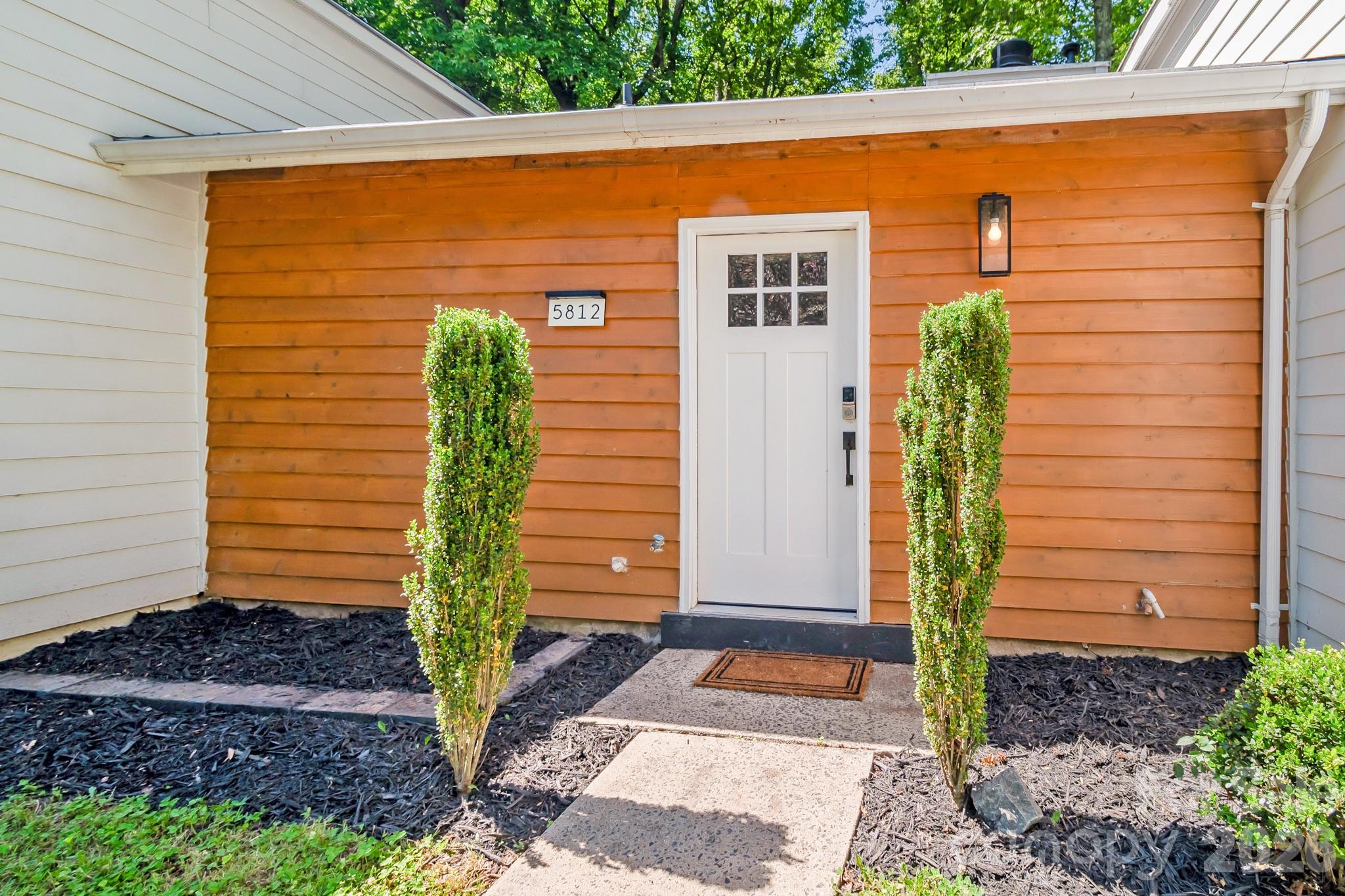 Photo 3 of 5812 Rock Hollow Drive, Charlotte, NC