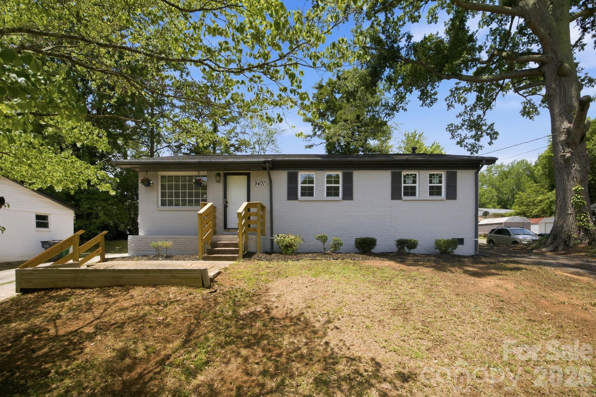 Home for sale at 9401 Feldbank Drive, Charlotte, NC — photo 6 of 42