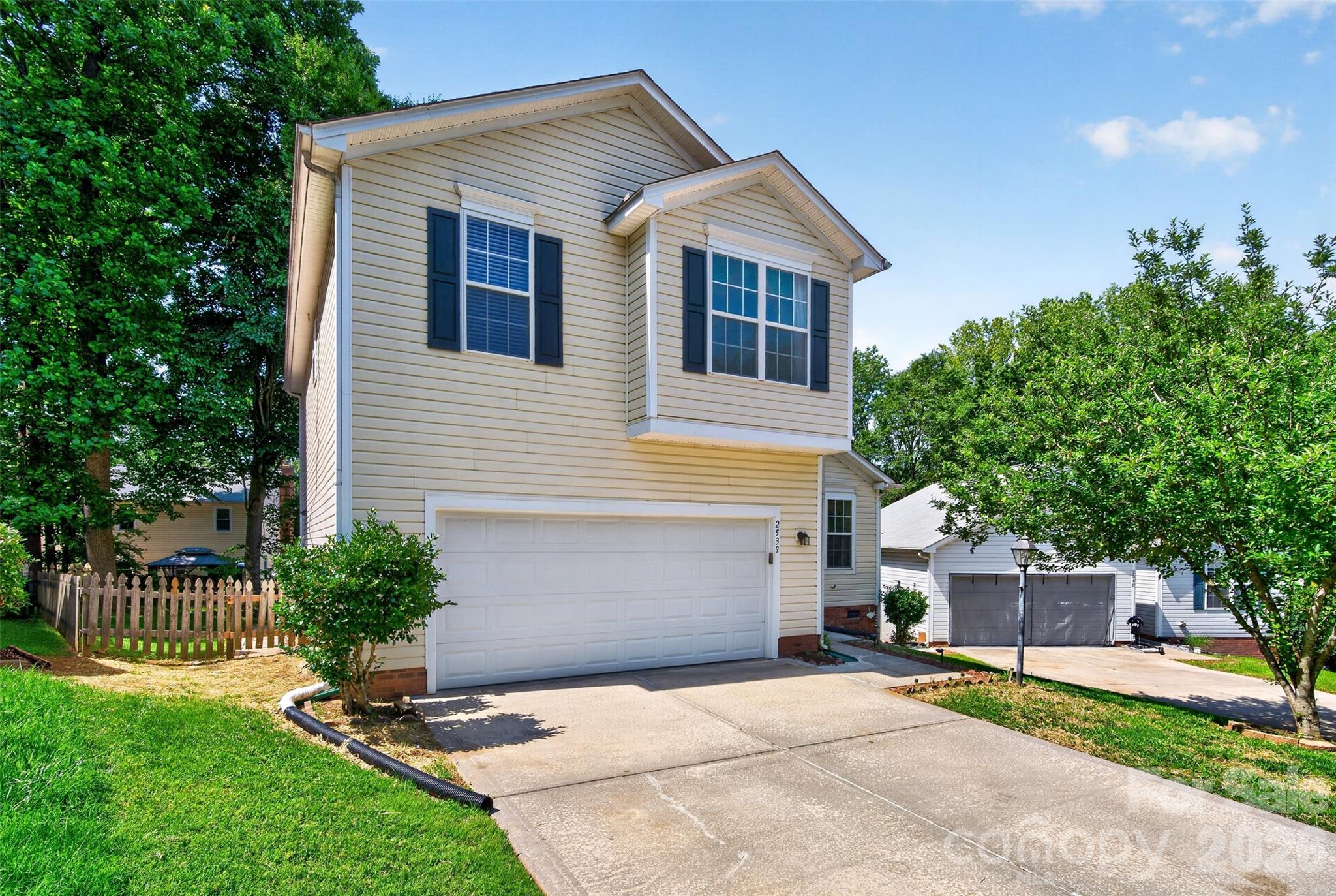 Photo 3 of 2539 Thornfield Road, Charlotte, NC