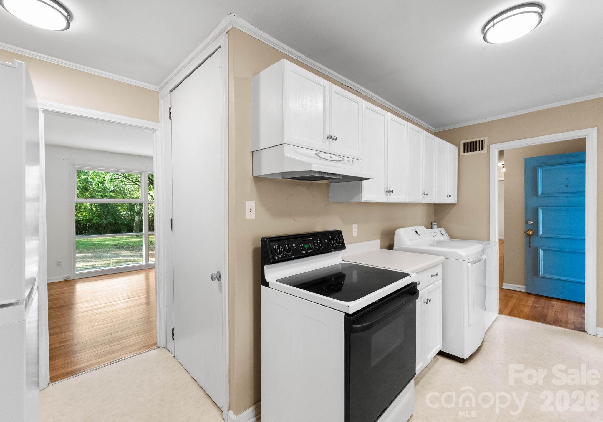 1136 E Woodlawn Road, Charlotte, NC - photo 4 of 48