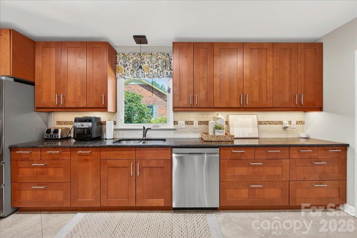 Photo 17 of 1128 Court Drive, Charlotte, NC