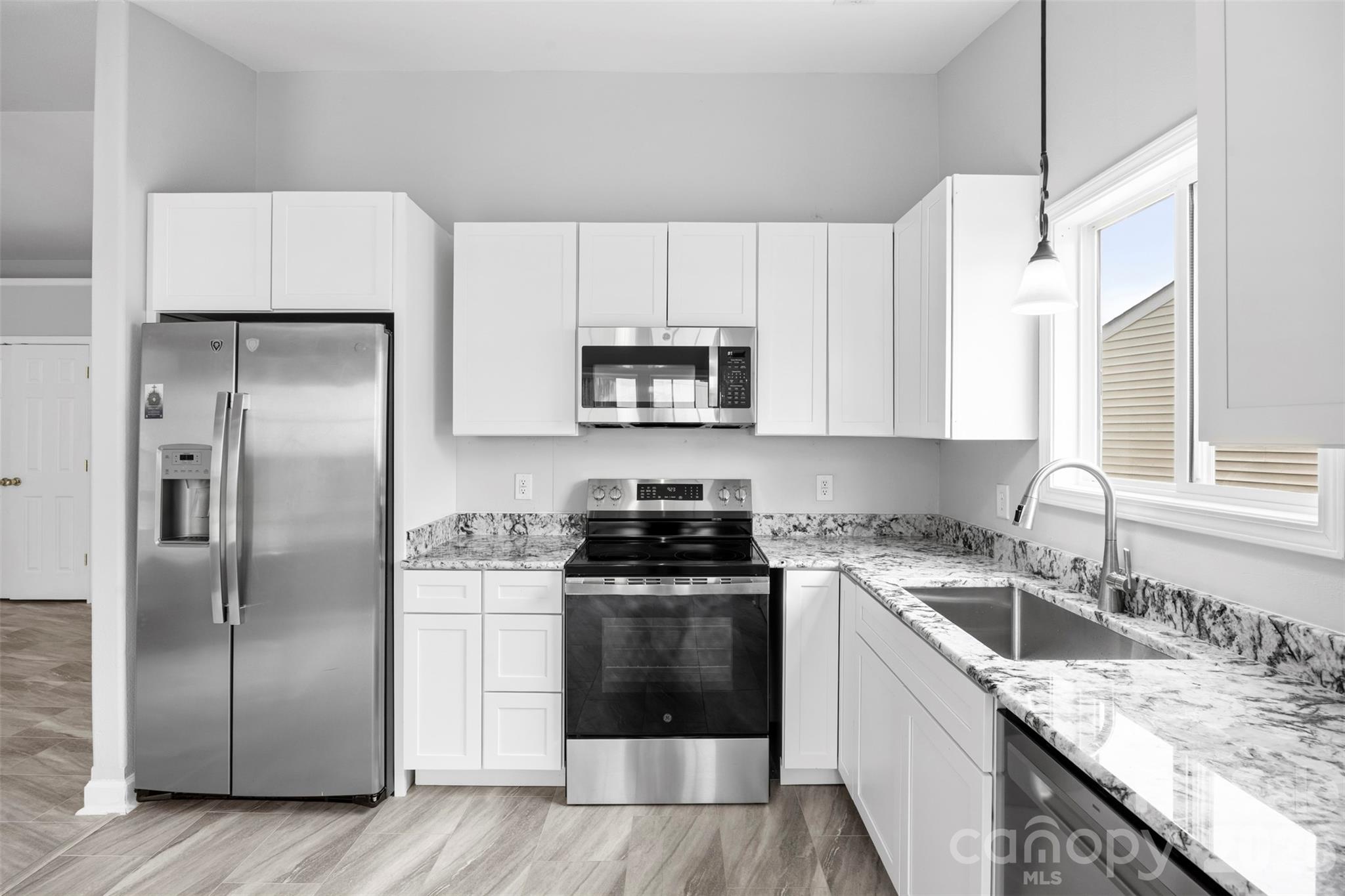 Photo 5 of 1528 Oakdale Green Drive, Charlotte, NC