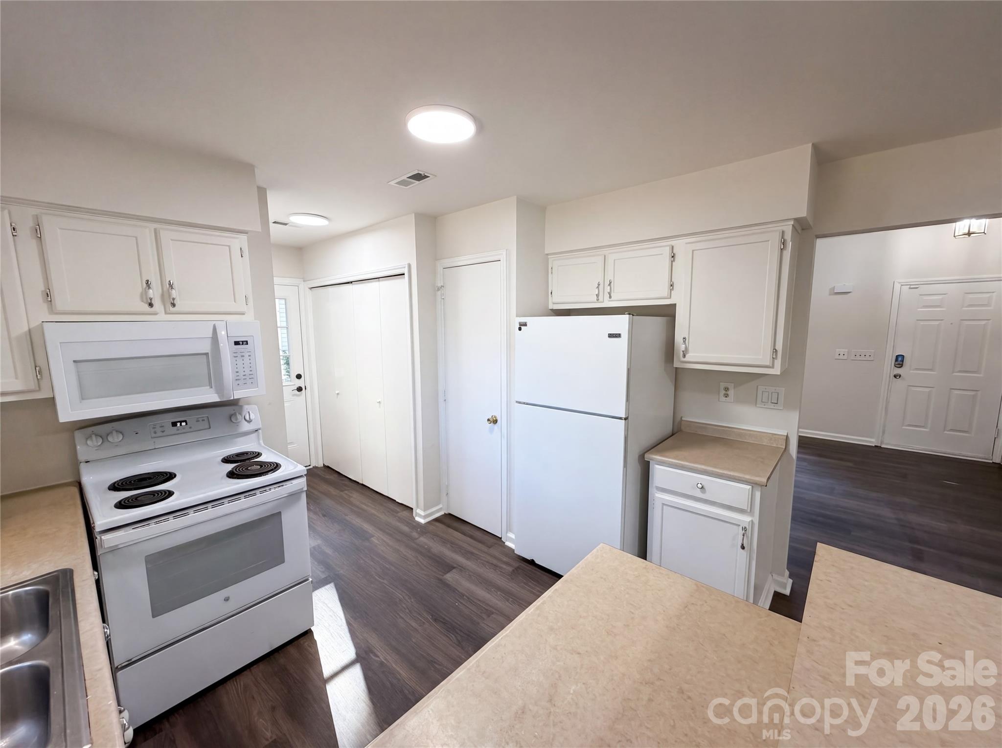 Photo 8 of 4720 Topsail Court, Charlotte, NC