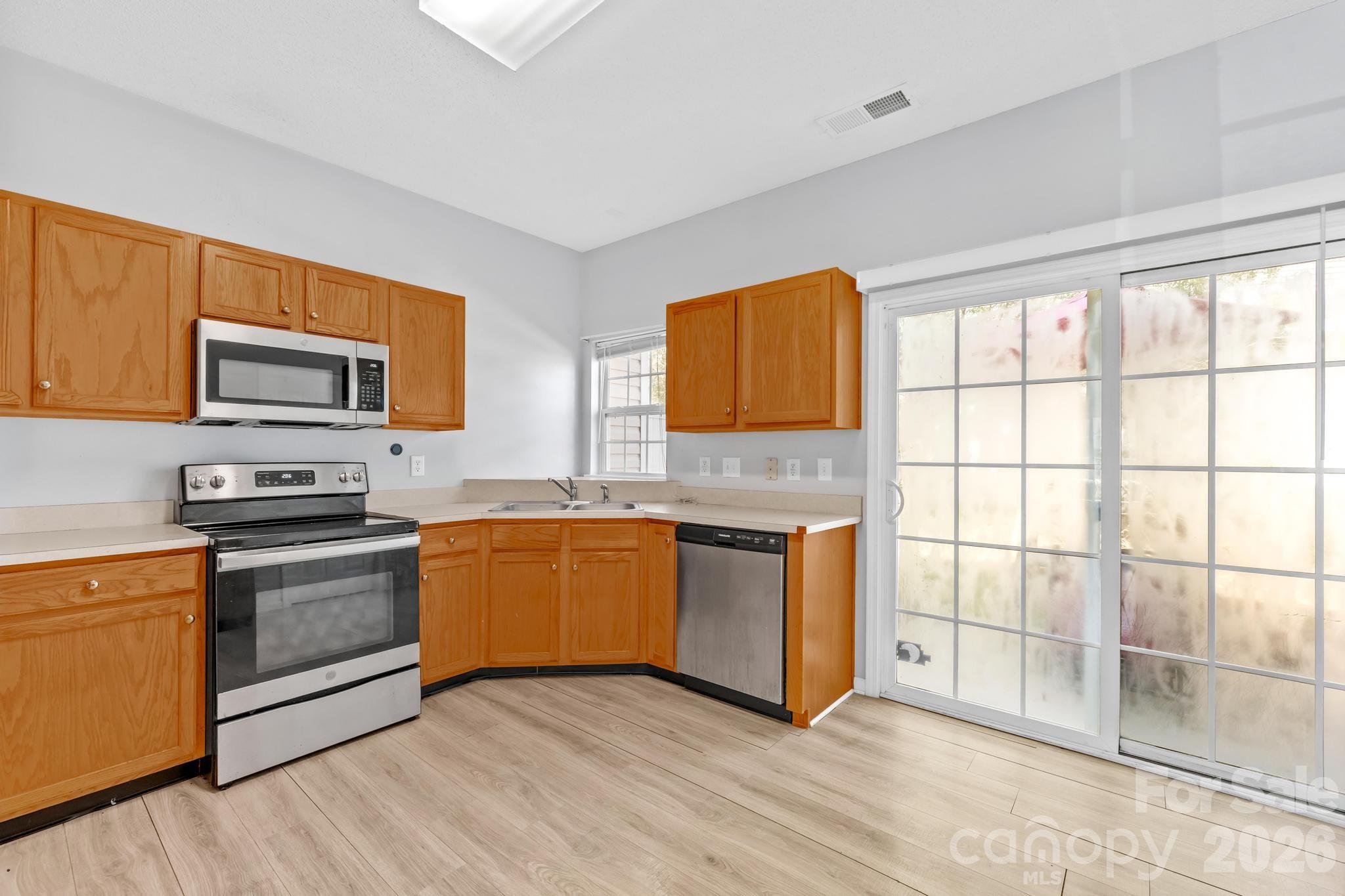 Photo 11 of 2823 Summergrove Court, Matthews, NC
