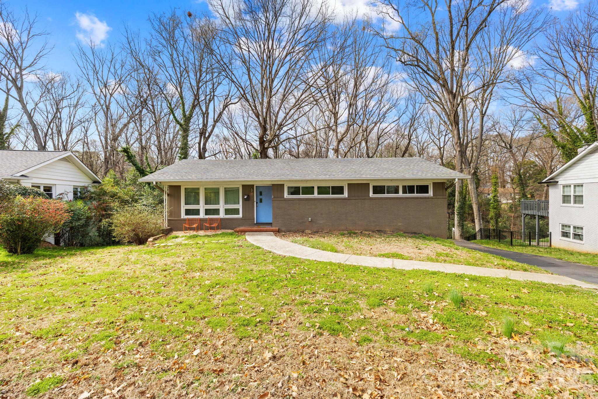 6240 Candlewood Drive, Charlotte, NC - photo 2 of 39