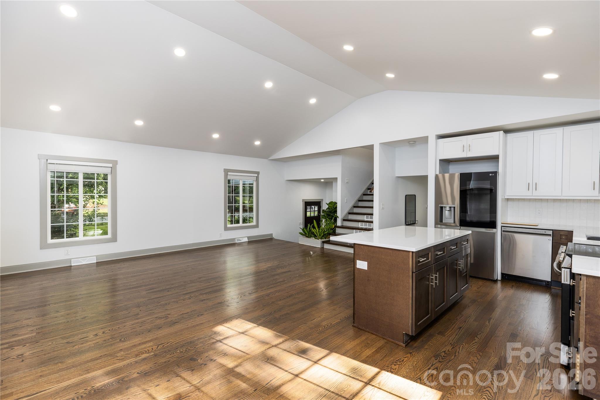 Photo 2 of 6721 Knightswood Drive, Charlotte, NC