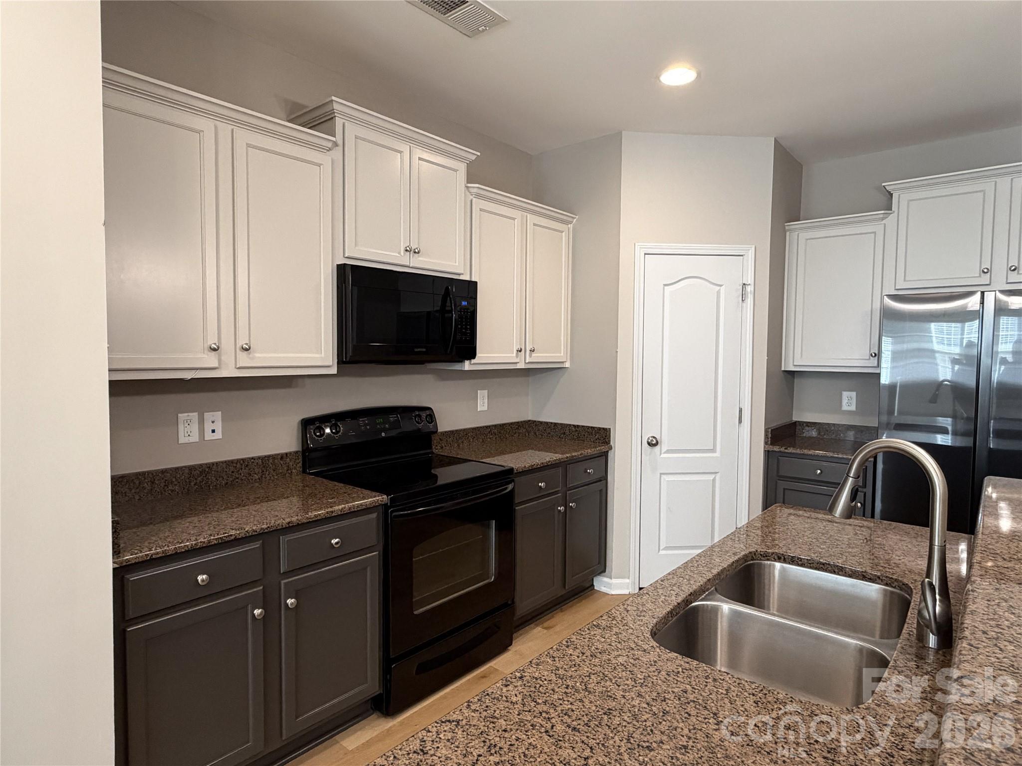 9974 Evergreen Terrace Drive, Charlotte, NC - photo 10 of 33