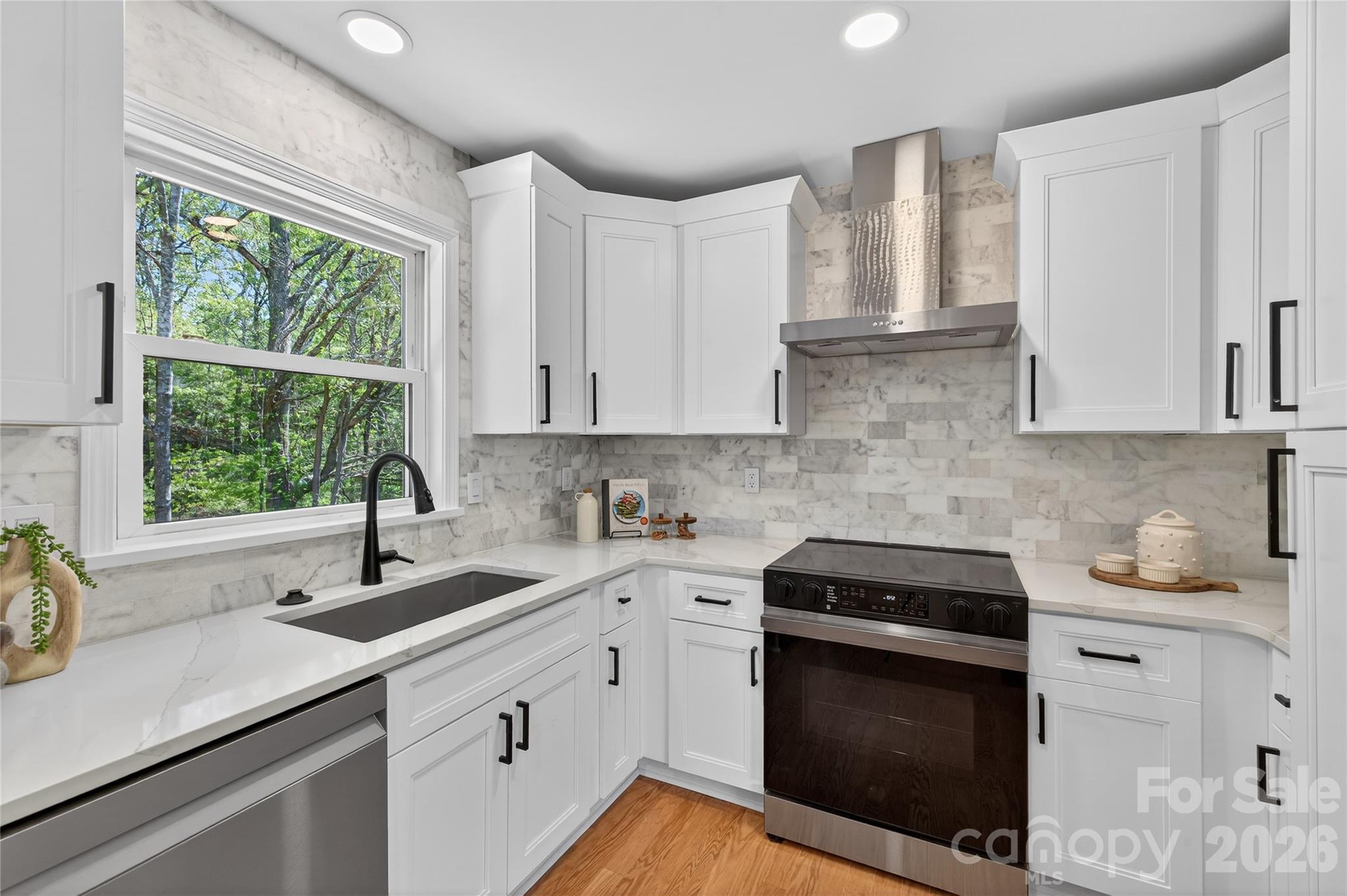 300 Dollar Circle, Charlotte, NC - photo 4 of 40