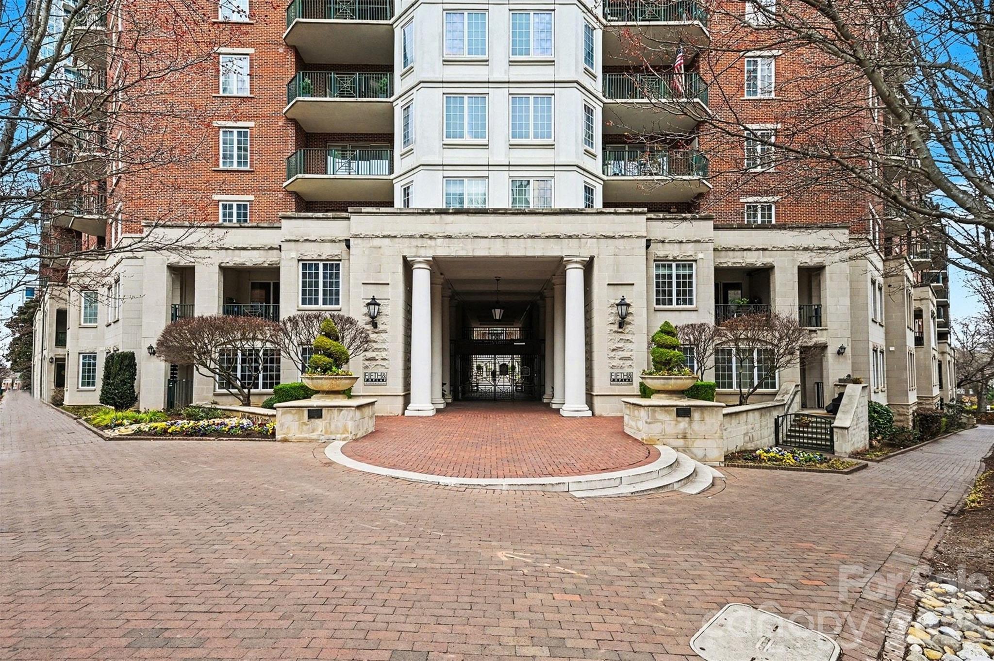 Photo 3 of 300 W 5th Street336, Charlotte, NC