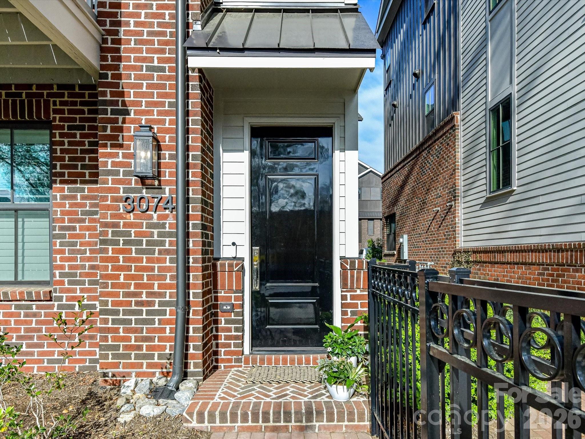 Photo 4 of 3074 Selwyn Avenue, Charlotte, NC