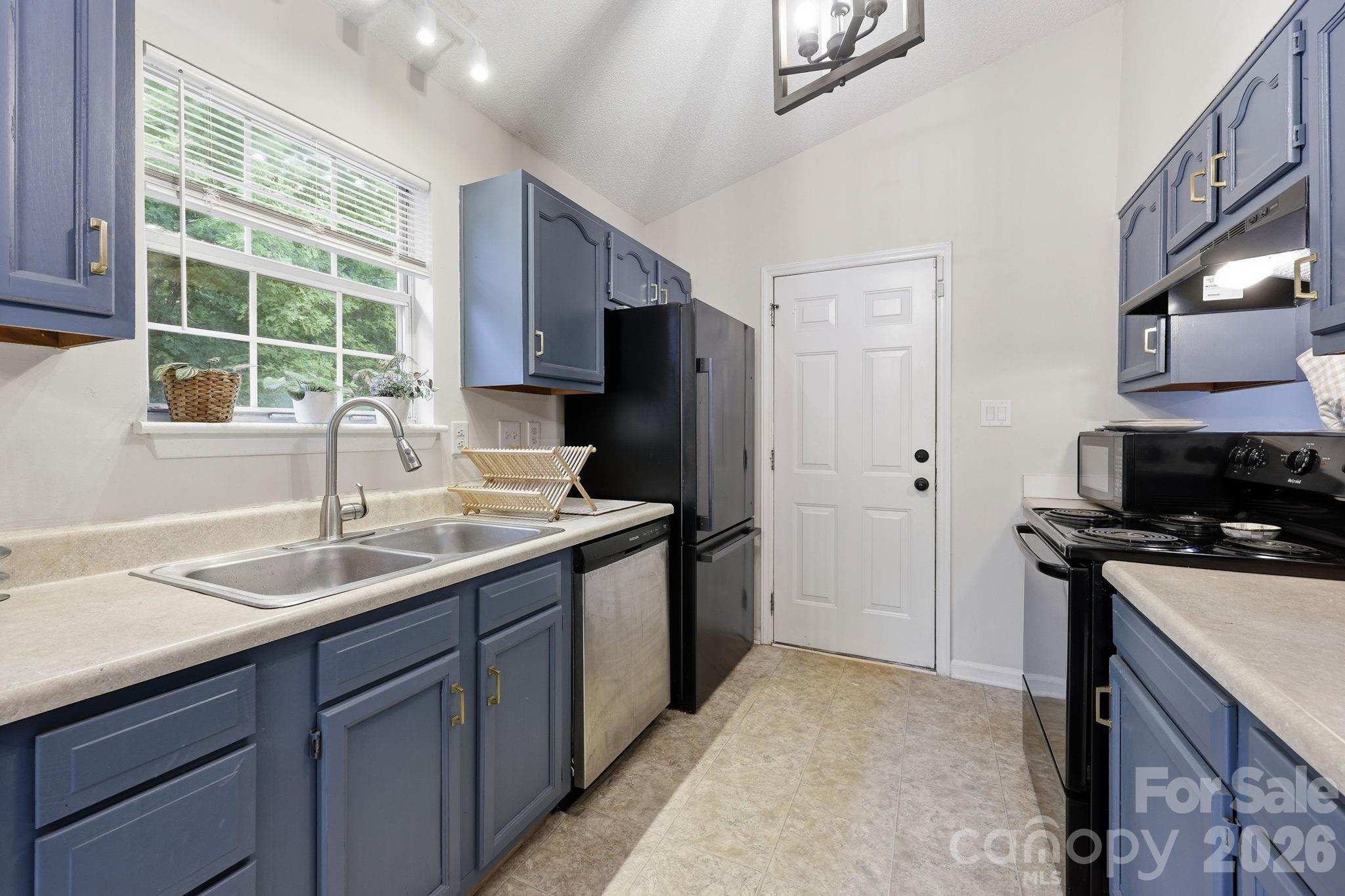 Photo 7 of 1221 Capps Hollow Drive, Charlotte, NC