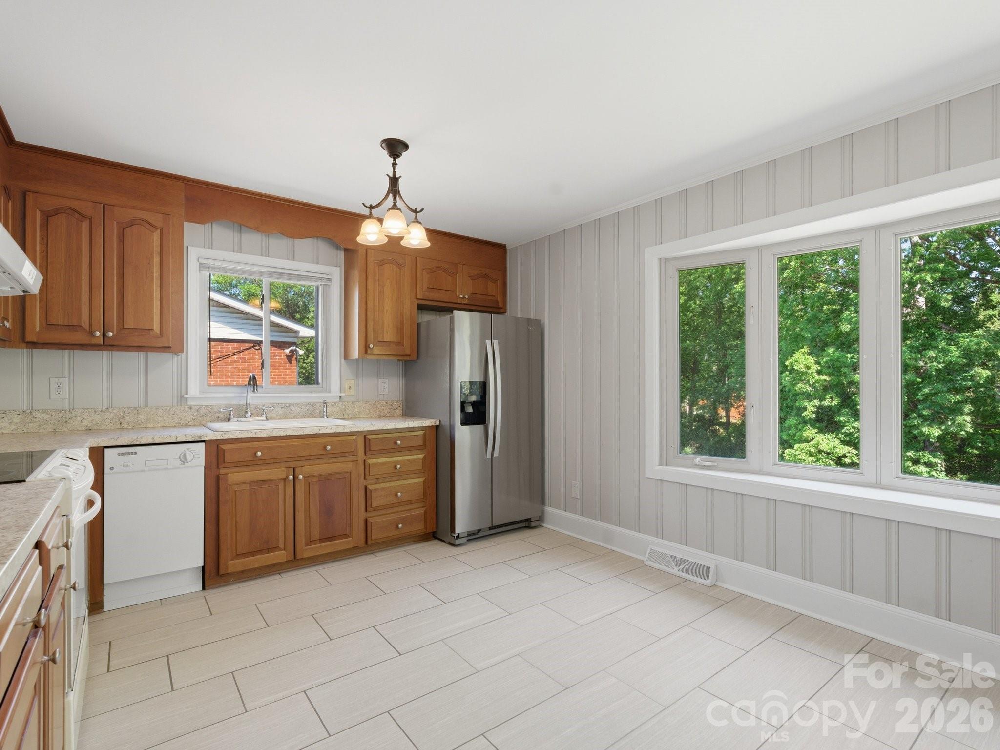 7401 Woodstream Drive, Charlotte, NC - photo 9 of 40