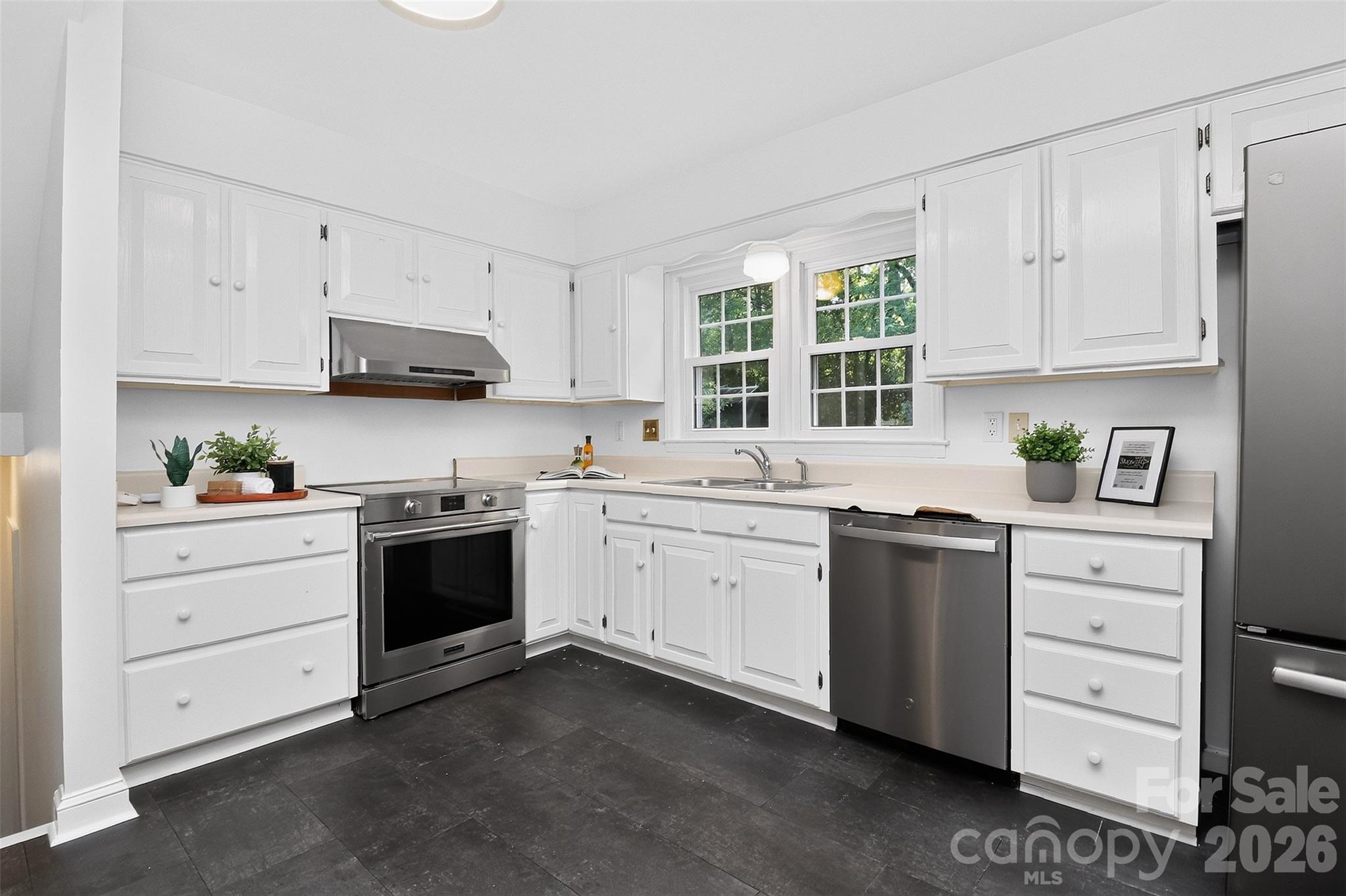 Photo 5 of 6725 Windyrush Road, Charlotte, NC