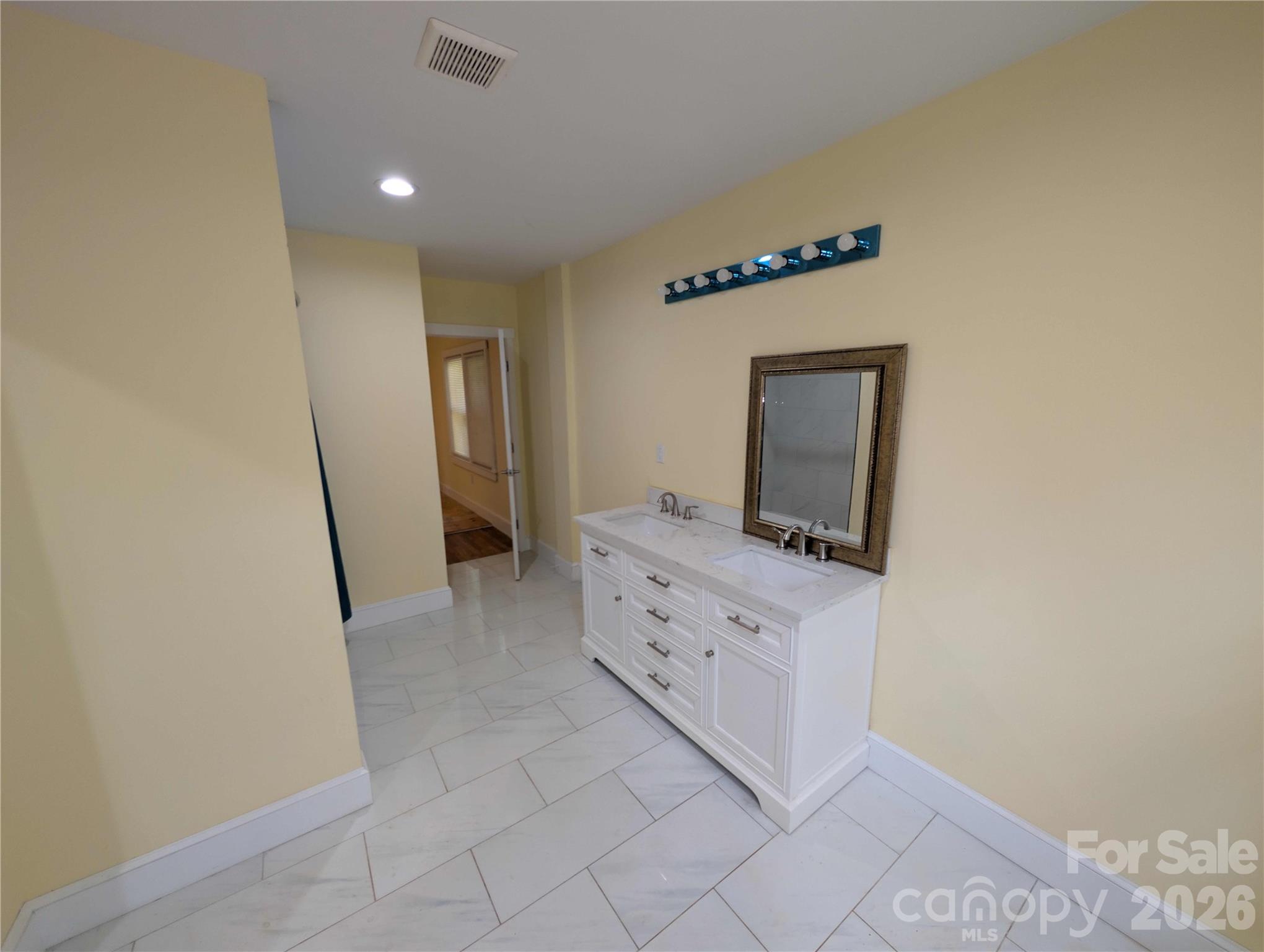 Home for sale at 542 Stegall Street, Charlotte, NC — photo 7 of 12
