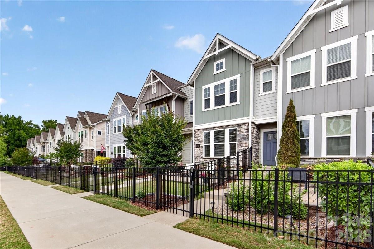 2510 Lydia Avenue, Charlotte, NC - photo 2 of 39