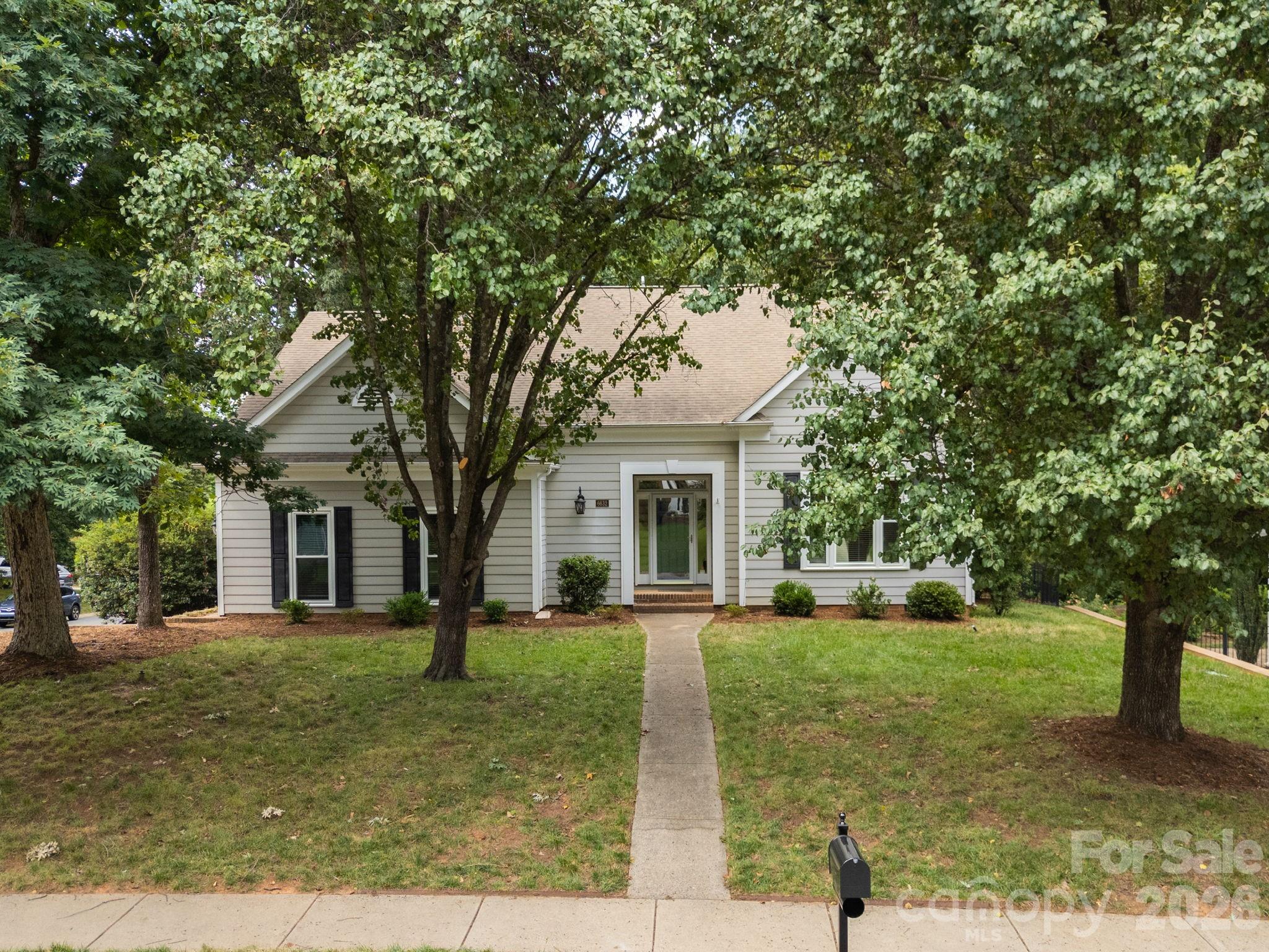 Home for sale at 6632 Elmstone Drive, Charlotte, NC — photo 2 of 38