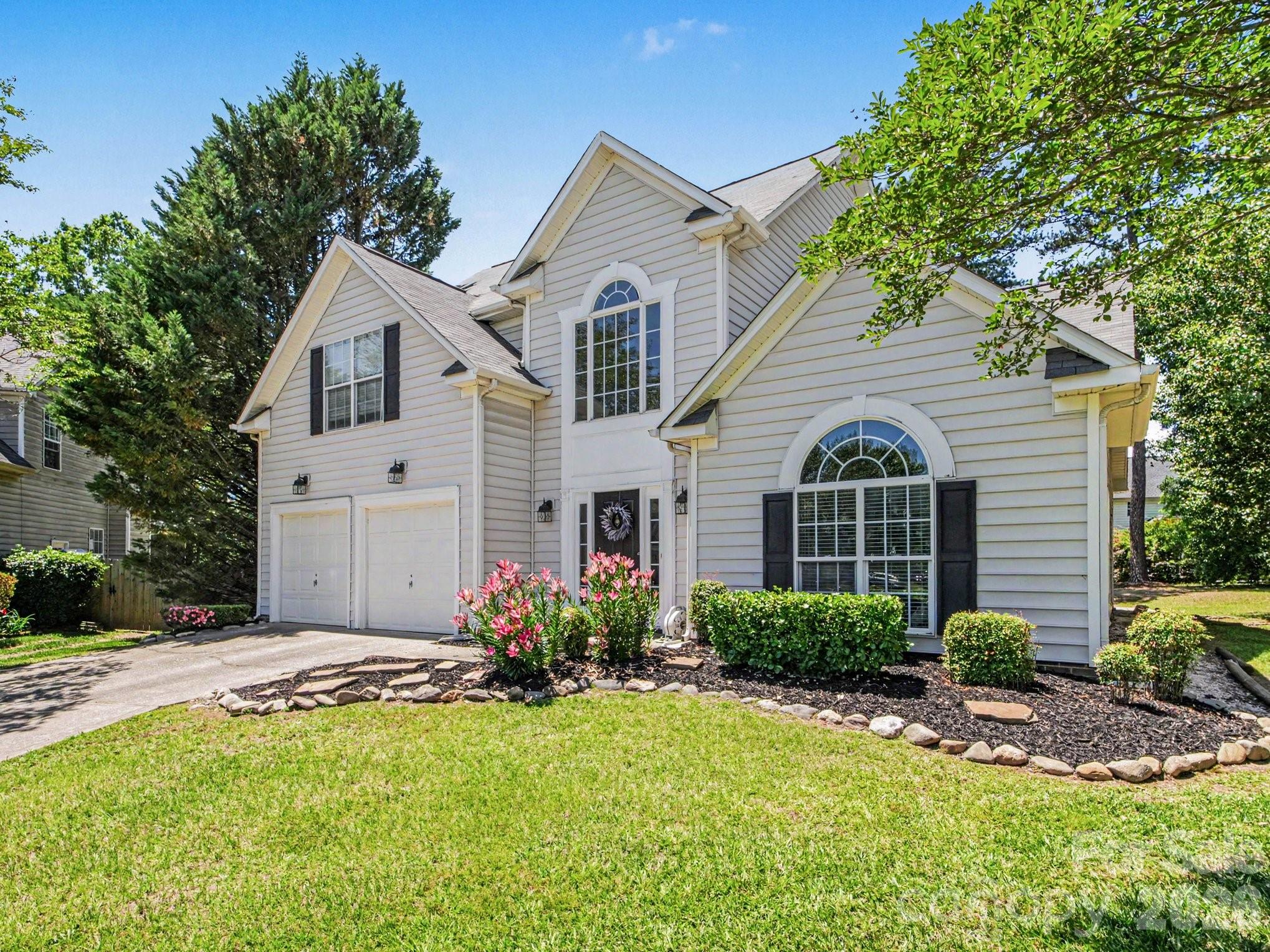 Photo 4 of 8800 Cavonnier Lane, Charlotte, NC