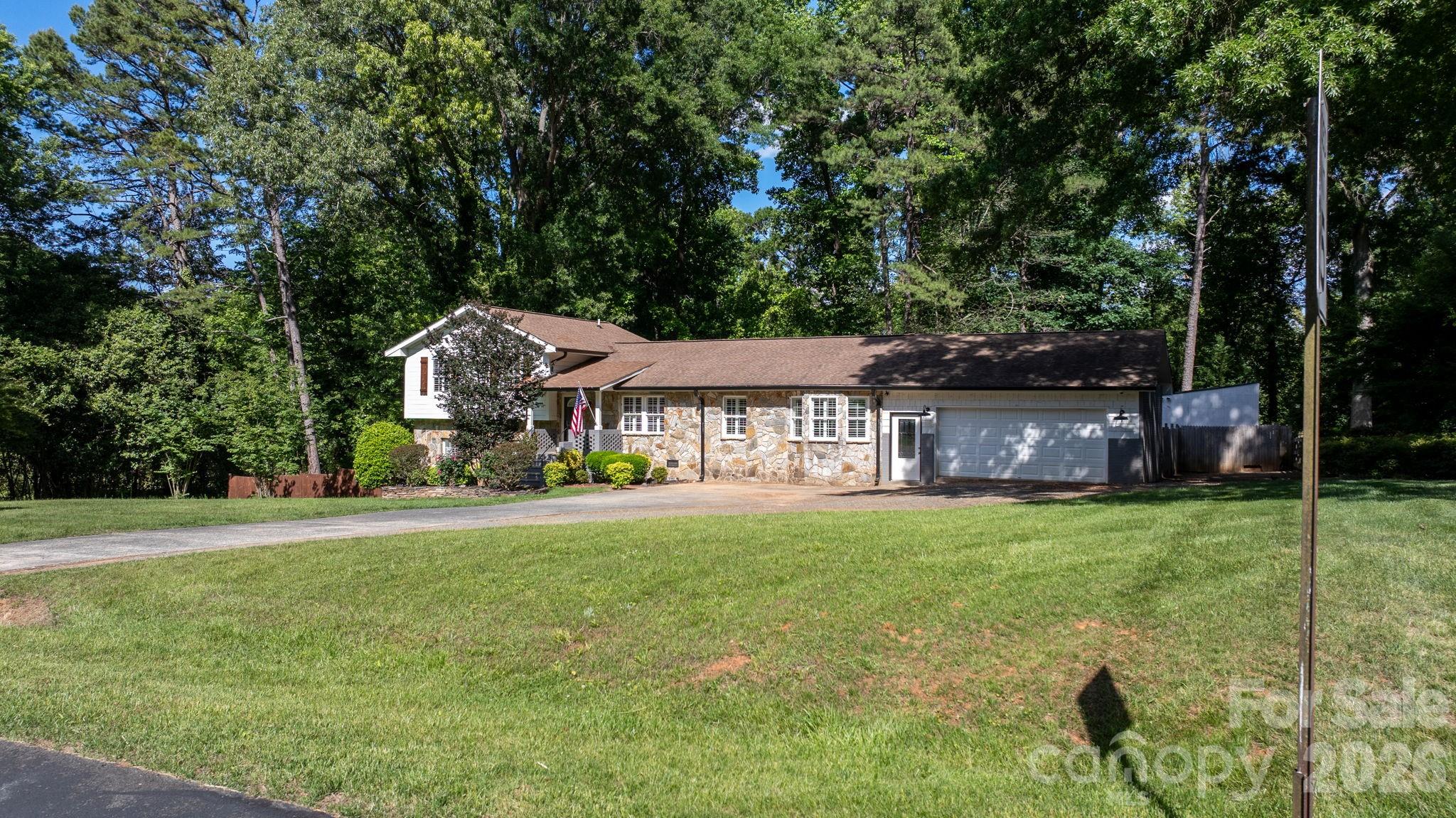 14214 Honeysuckle Ridge Drive, Matthews, NC - photo 33 of 47