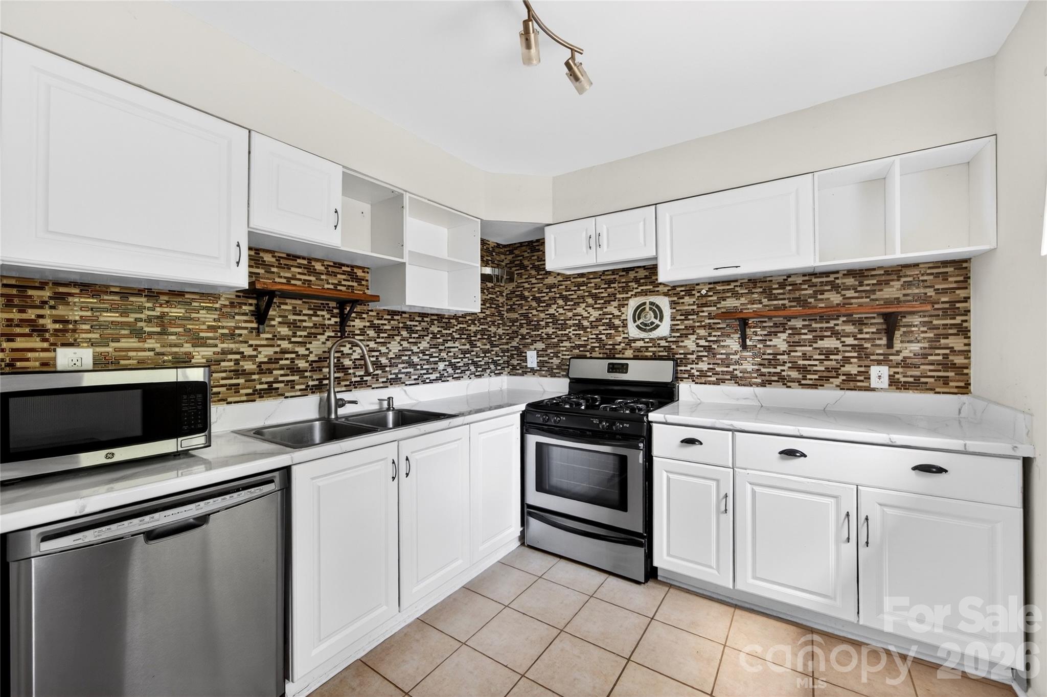 501 Kenlough Drive, Charlotte, NC - photo 14 of 47