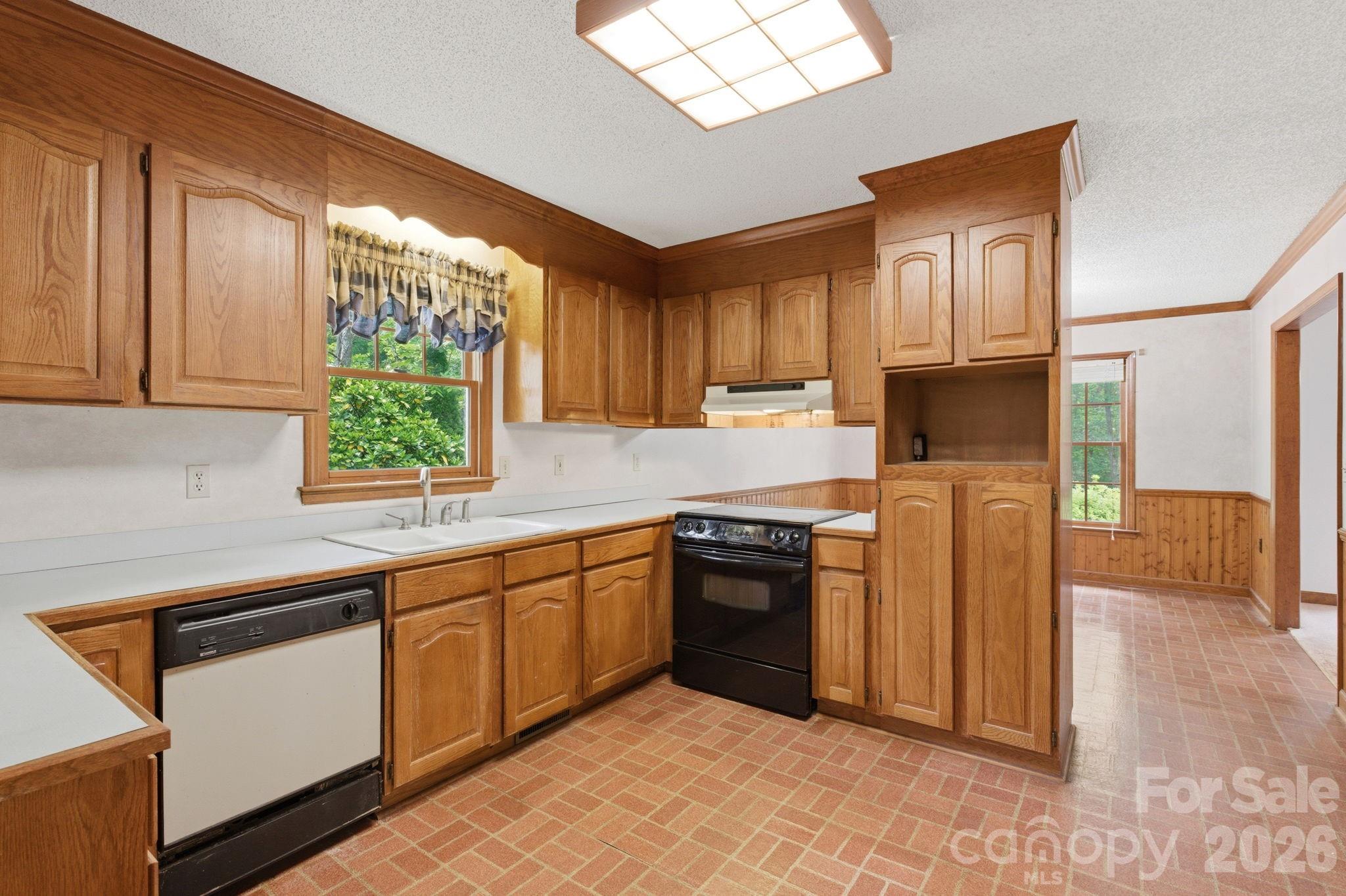 4804 Elmhurst Drive NE, Hickory, NC - photo 15 of 40