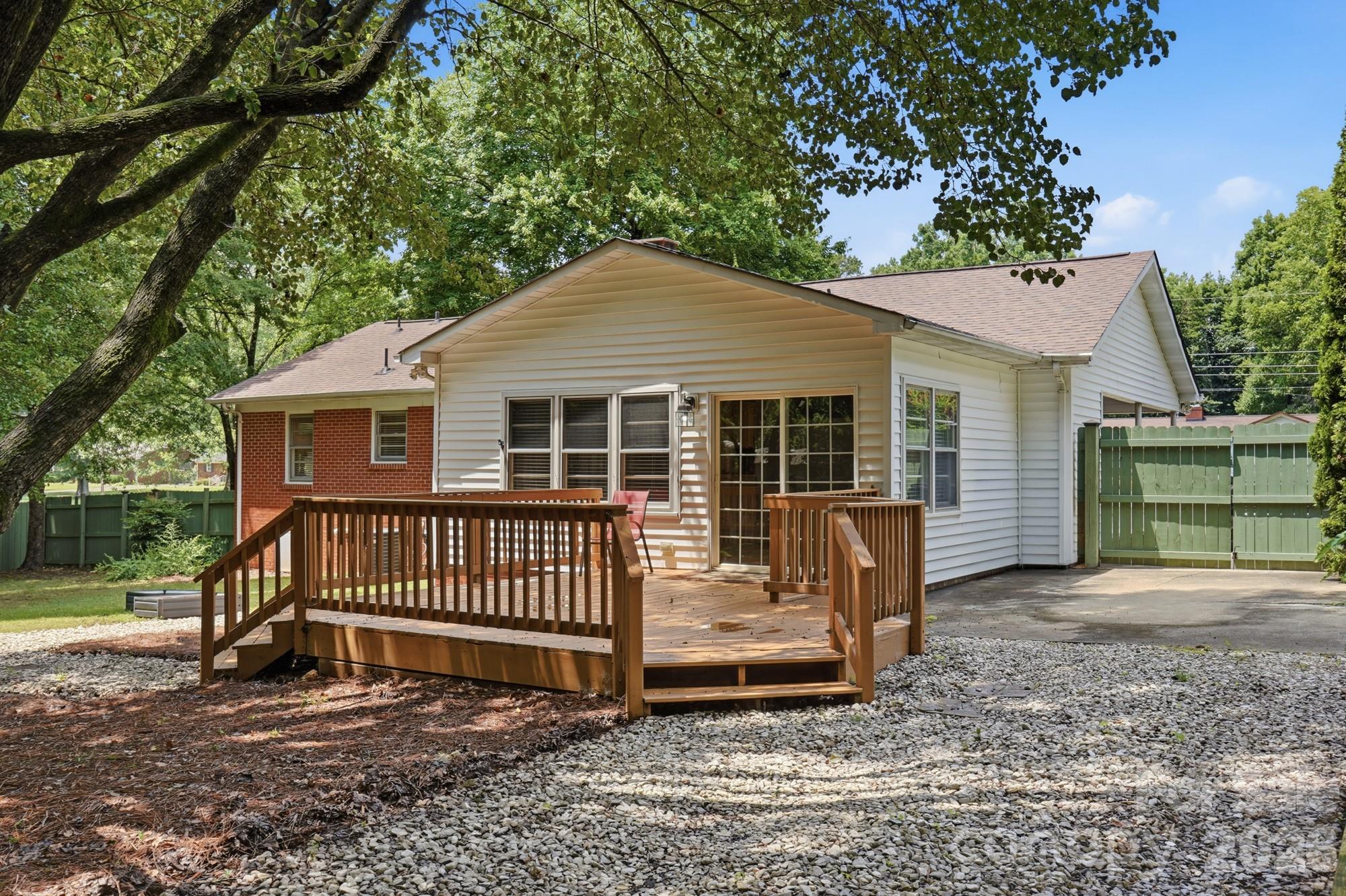 Photo 34 of 7919 Linda Lake Drive, Charlotte, NC