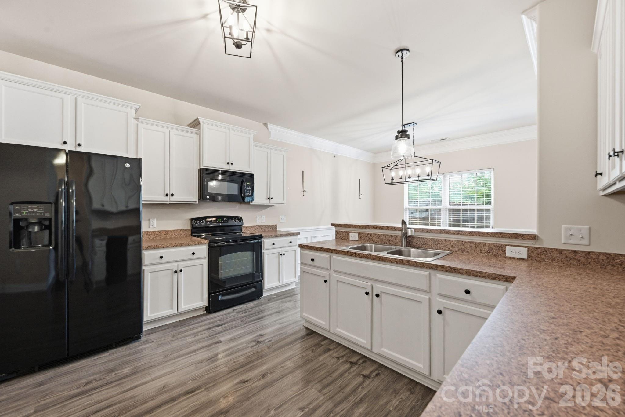 Home for sale at 7820 Rockland Drive, Charlotte, NC — photo 8 of 40