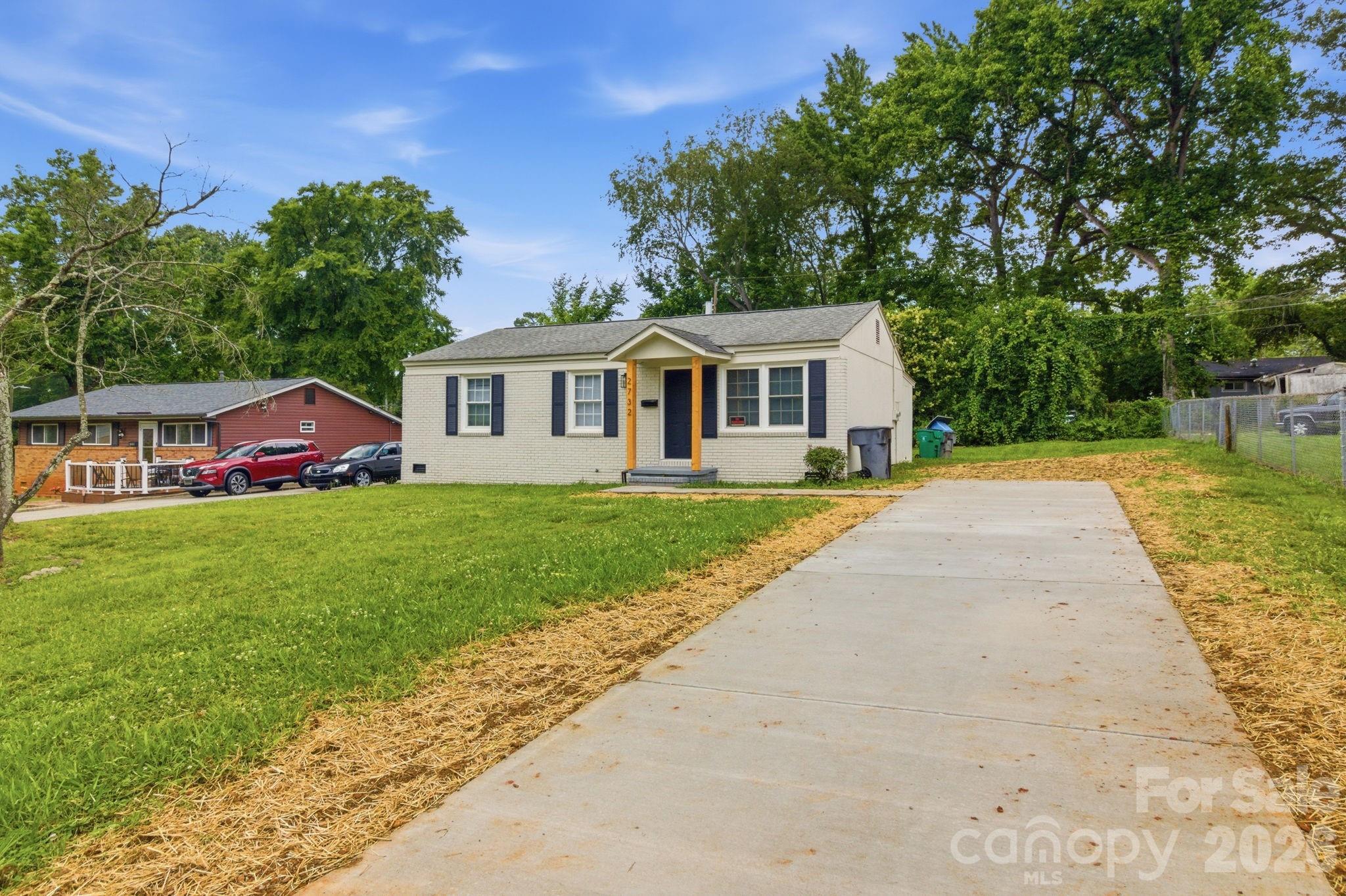 Home for sale at 2732 Thornton Road, Charlotte, NC — photo 1 of 19