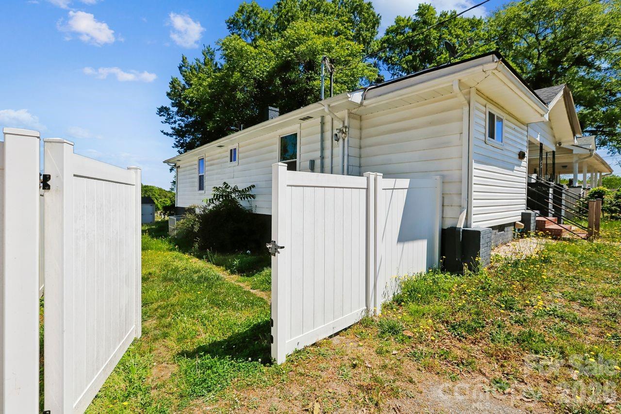 Photo 4 of 408 E Park Avenue, Gastonia, NC