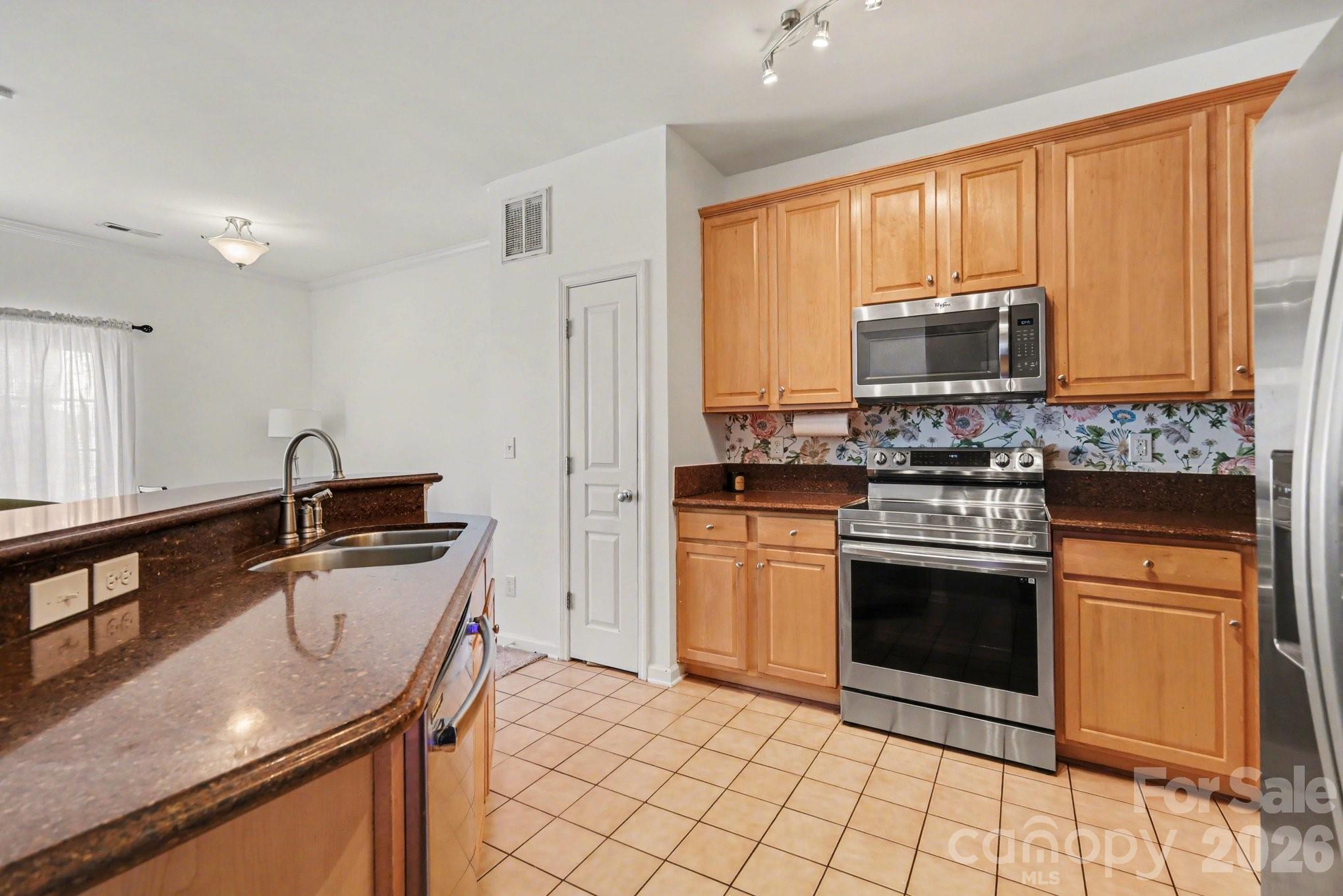 Photo 7 of 8411 Chaceview Court, Charlotte, NC