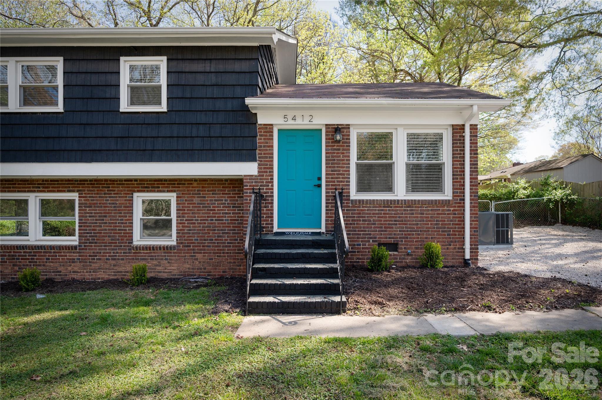 Photo 3 of 5412 Milhaven Lane, Charlotte, NC
