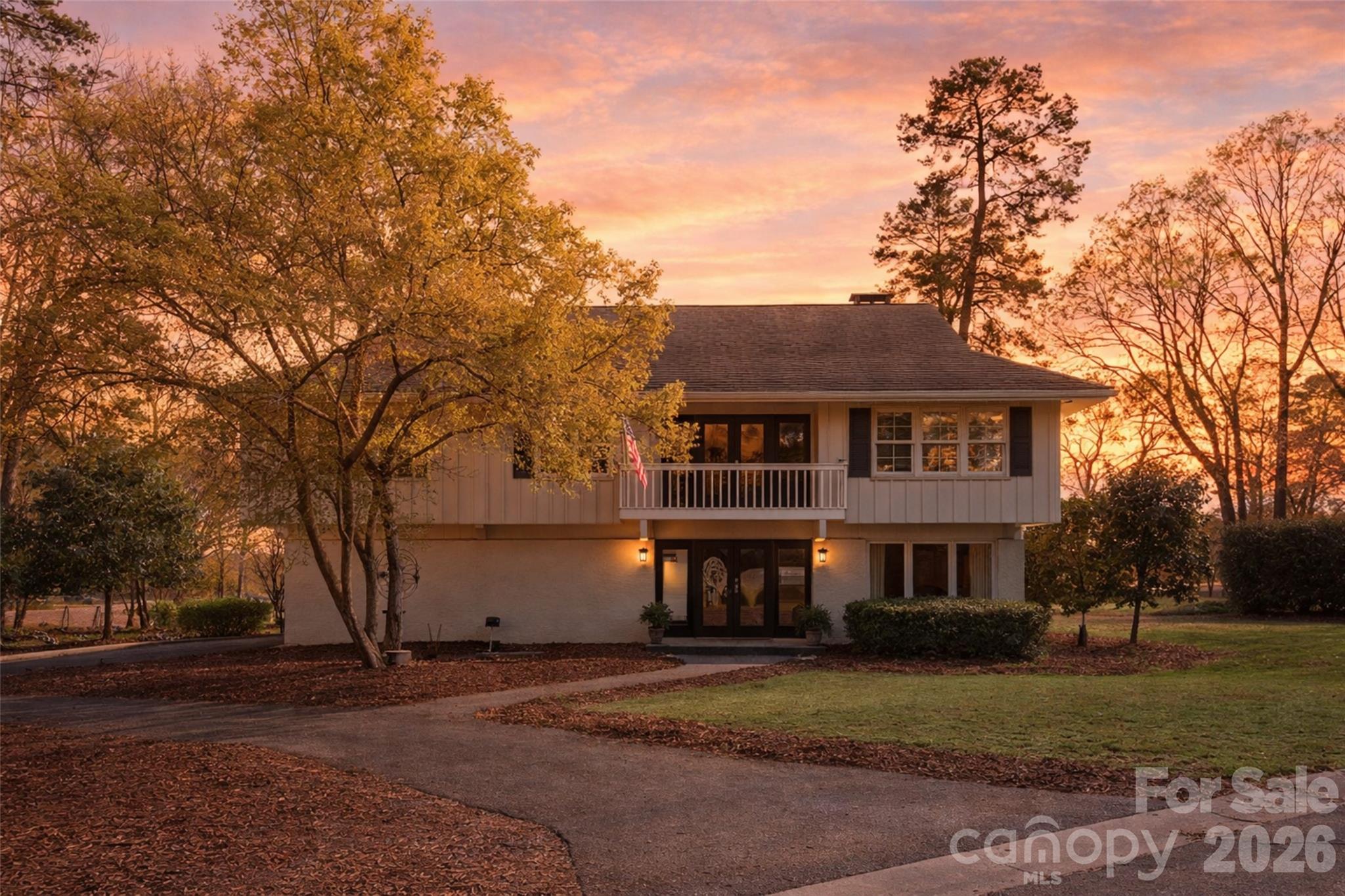 22 Honeysuckle Lane, Lake Wylie, SC - photo 2 of 48