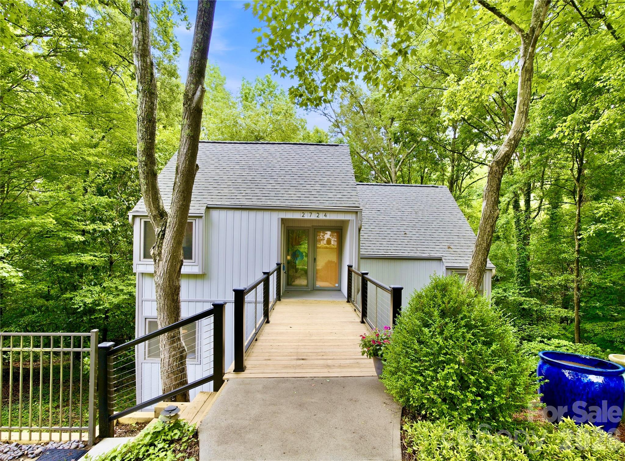 Home for sale at 2724 Huntingtowne Farms Lane, Charlotte, NC — photo 1 of 30