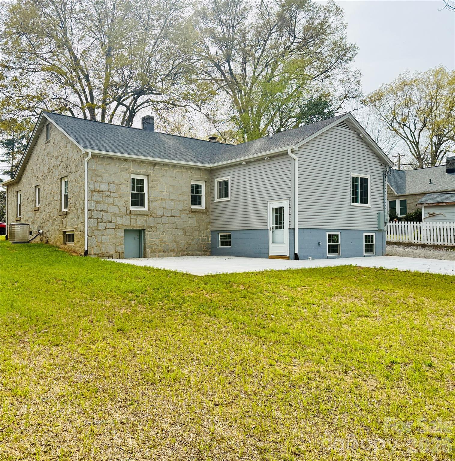 Photo 2 of 403 Liberty Street E, York, SC