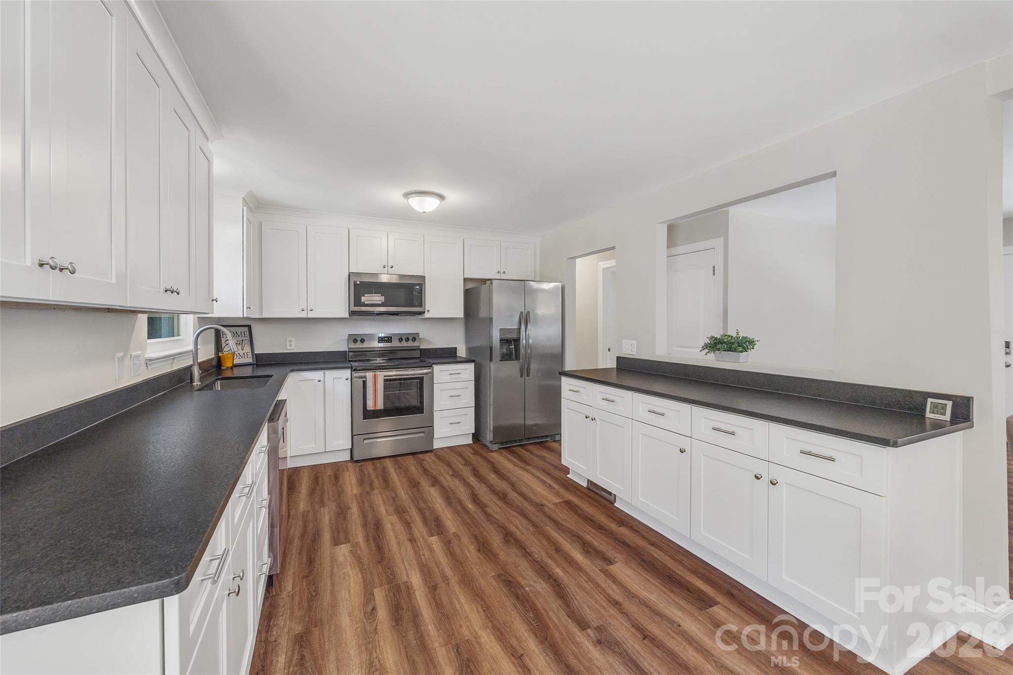 Photo 9 of 2111 Shalimar Drive, Charlotte, NC