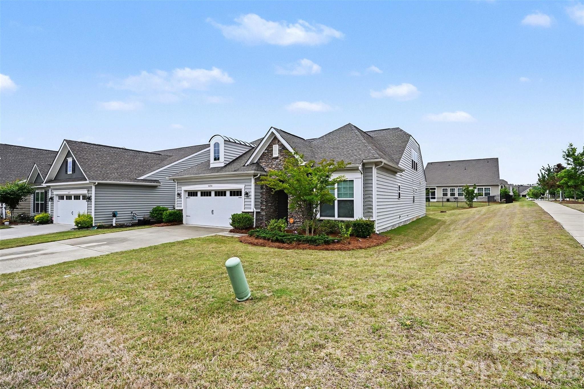 Photo 3 of 14204 Southbridge Forest Drive, Charlotte, NC