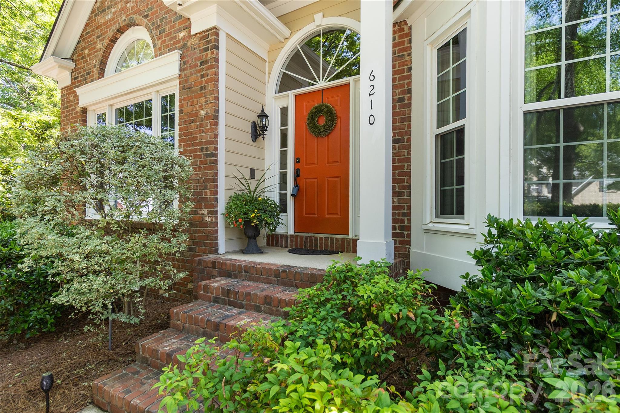 6210 Maple Cove Lane, Charlotte, NC - photo 4 of 39
