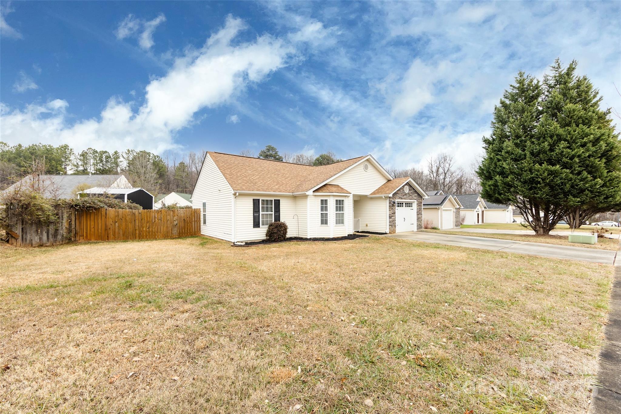 Photo 2 of 11015 Olde English Drive, Charlotte, NC